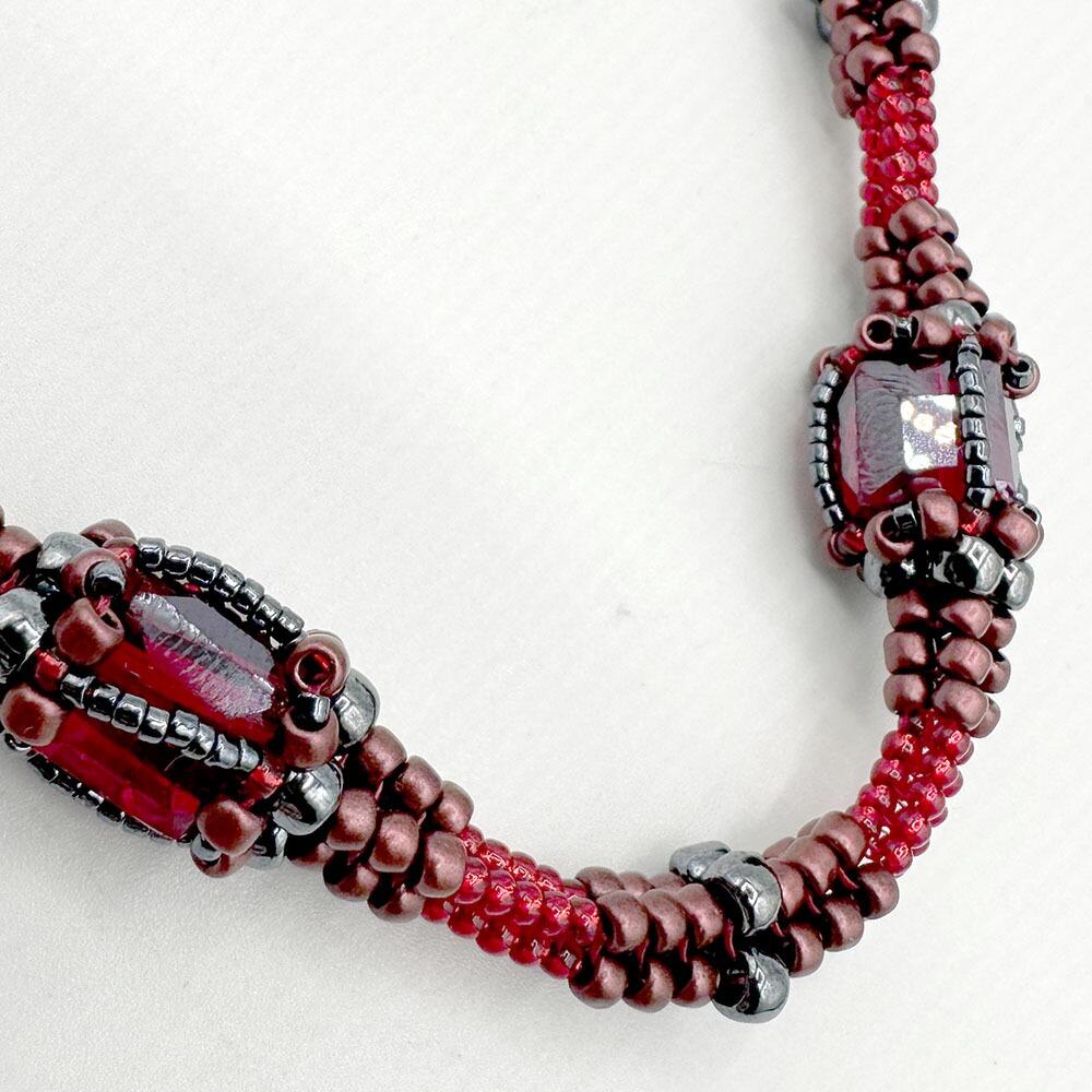Discover the Crystal Cube Lariat Necklace - Red