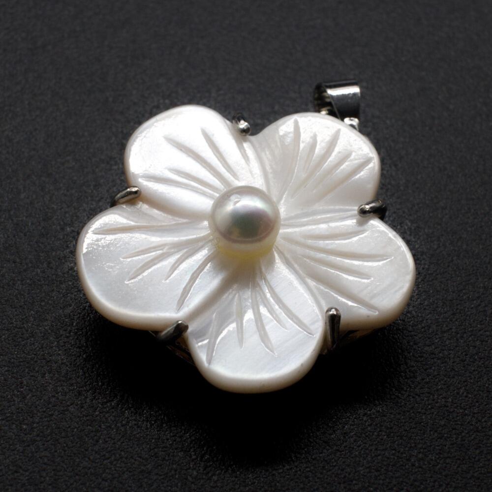 Shell Pendant 5 Petal Flower 23mm White