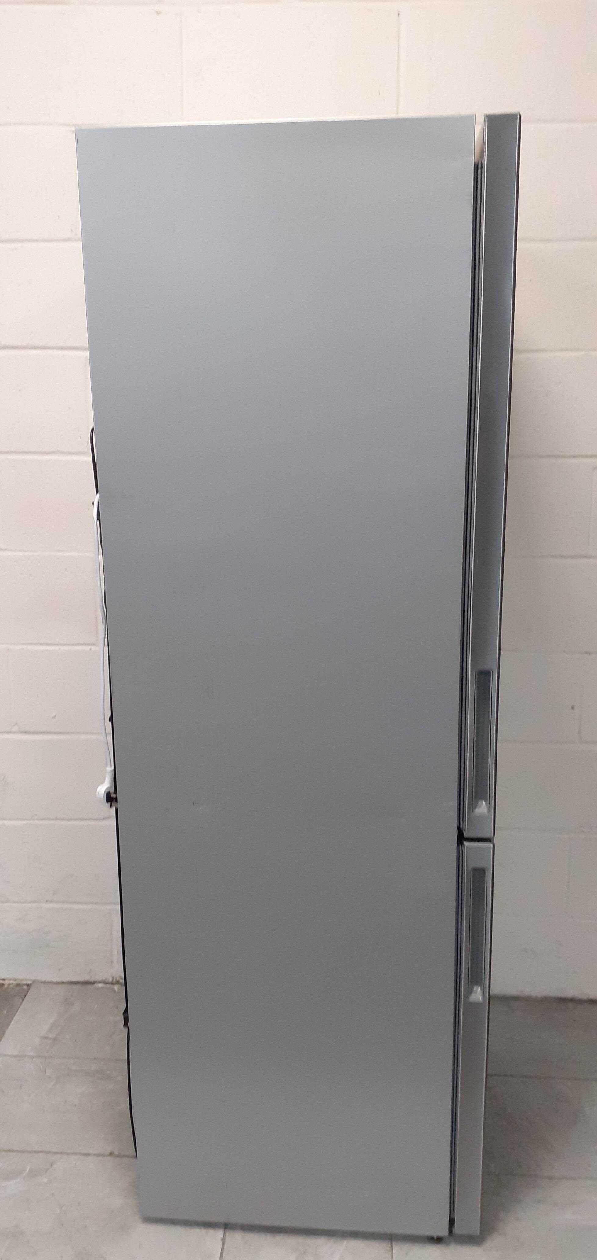 AEG RCB732E5MX Freestanding 7000 Series Frost Free Fridge Freezer in ...