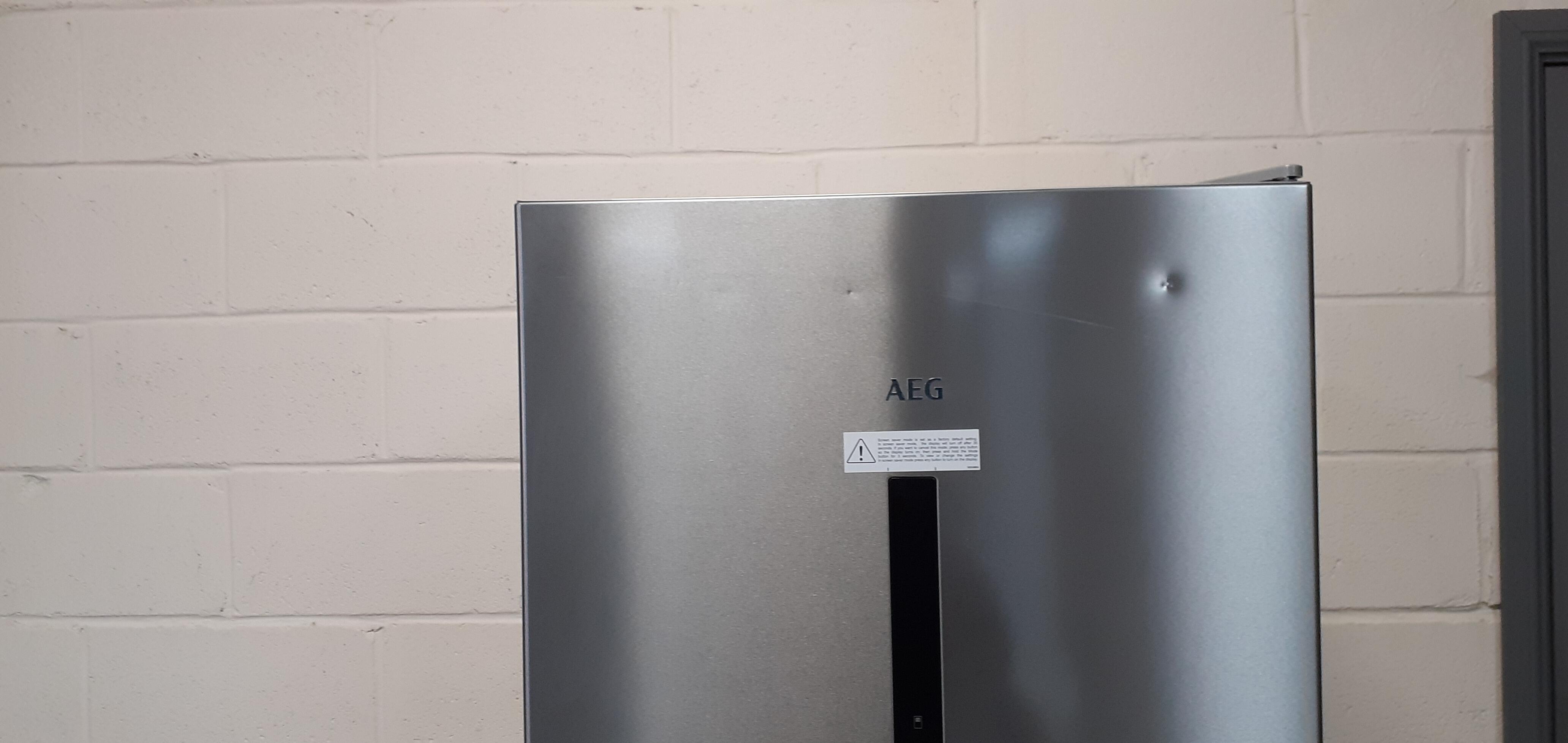 AEG RCB732E5MX Freestanding 7000 Series Frost Free Fridge Freezer in ...