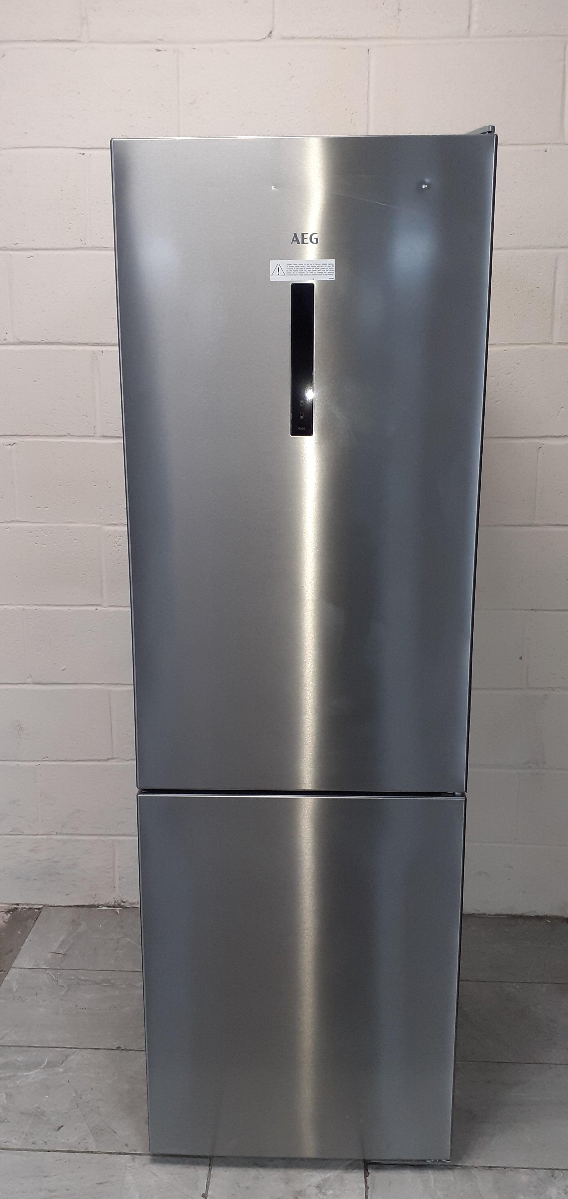 AEG RCB732E5MX Freestanding 7000 Series Frost Free Fridge Freezer in ...