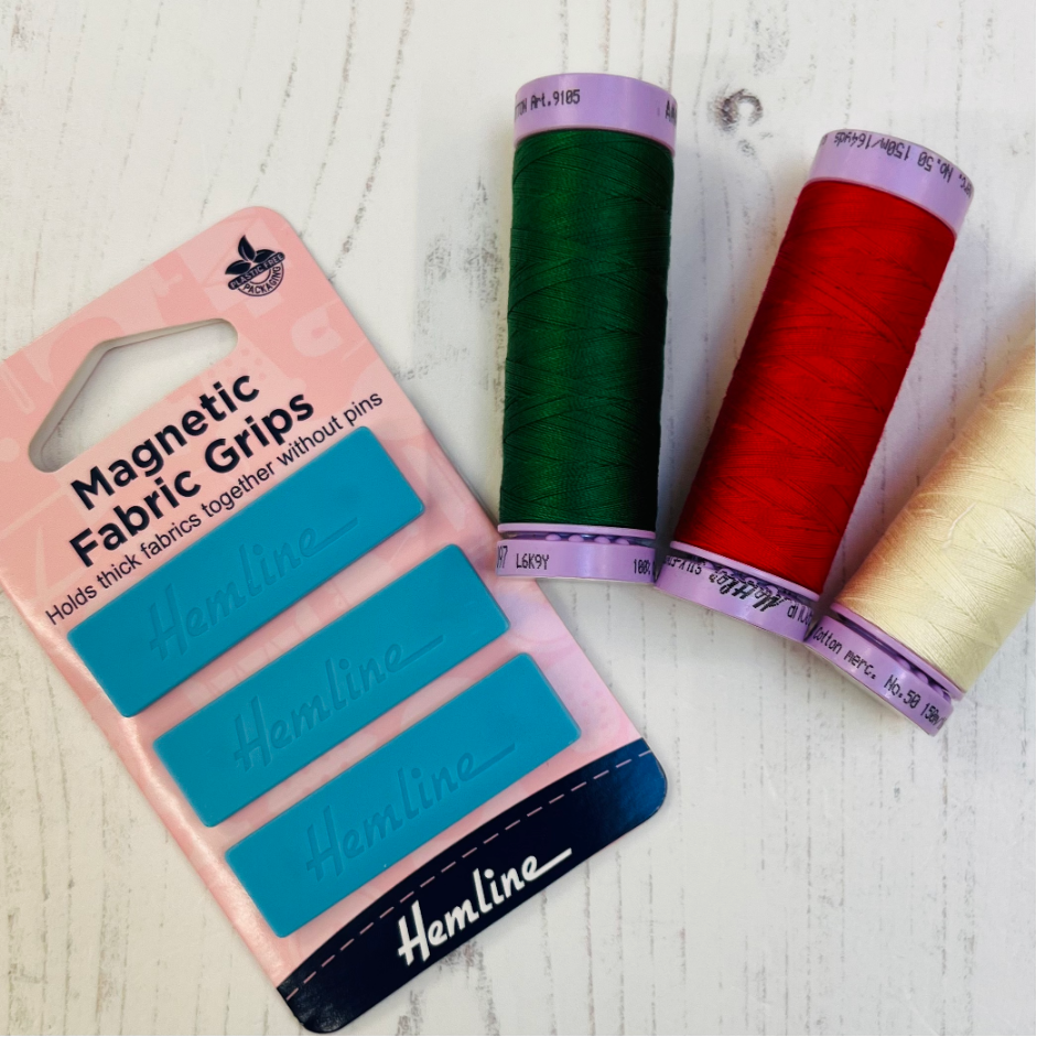 Day 9 Stitchmas - Thread & Magnetic Fabric Grips Bag
