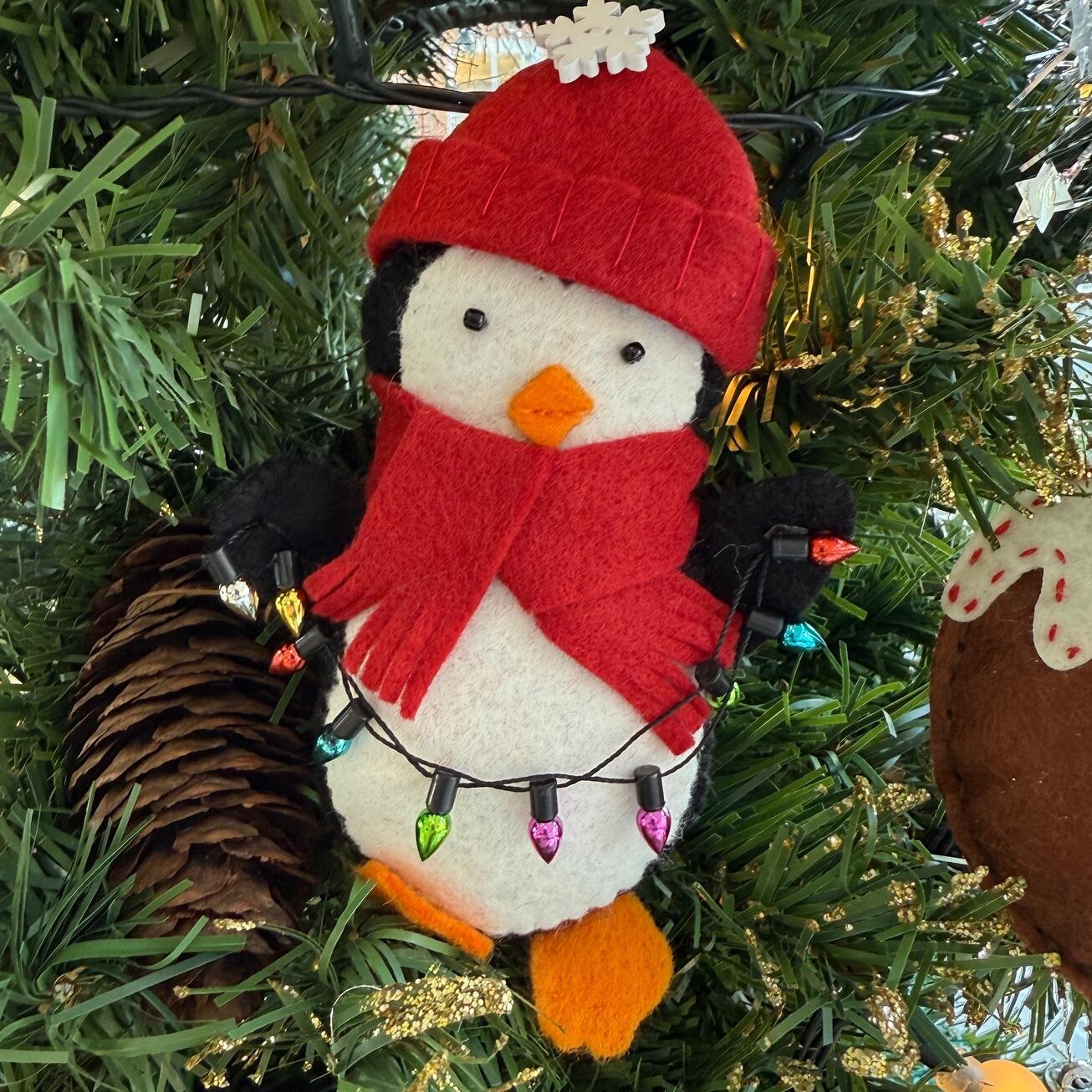 Percy Penguin Decoration Kit