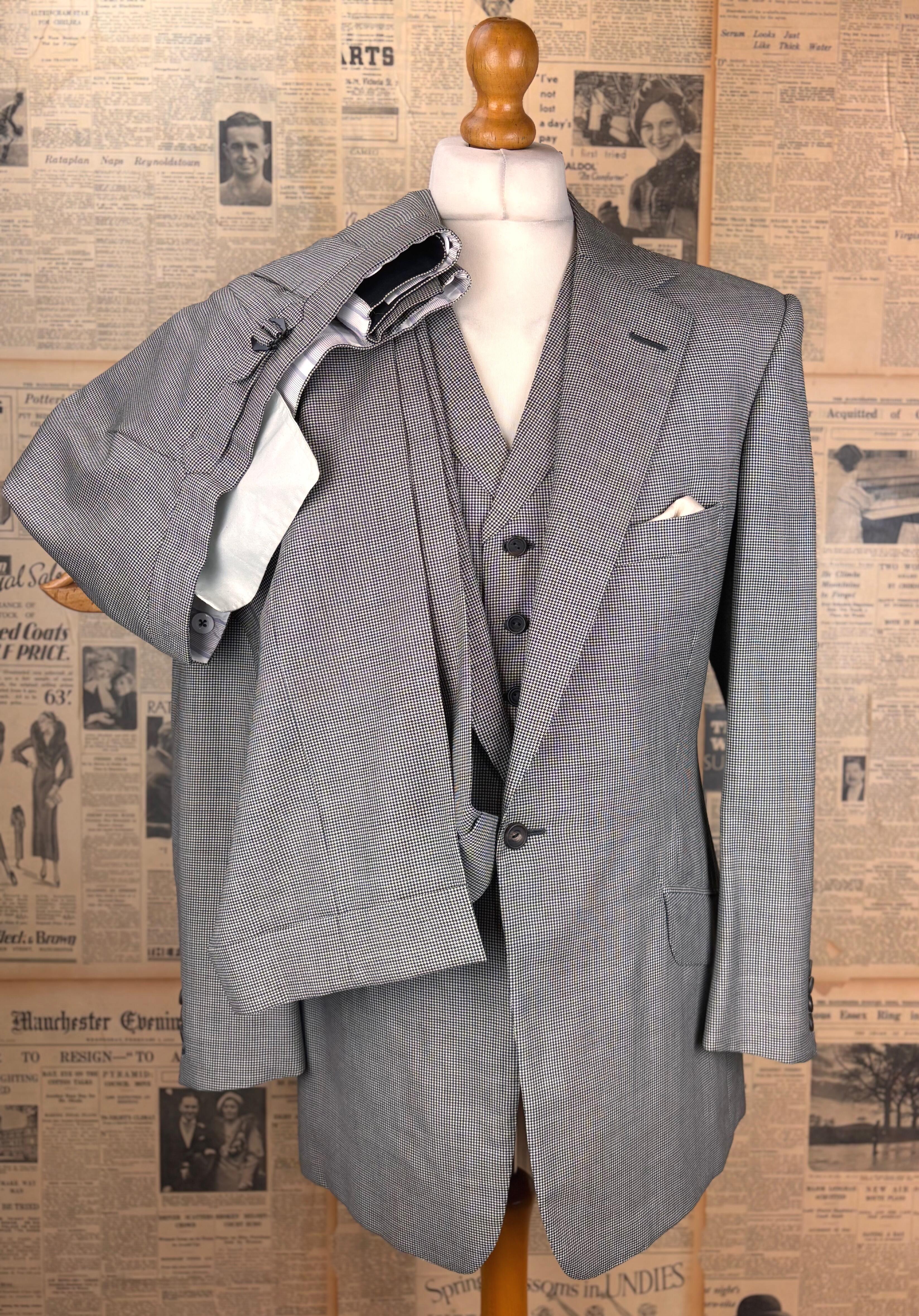 Huntsman three piece Savile Row Houndstooth suit size 44 reg long