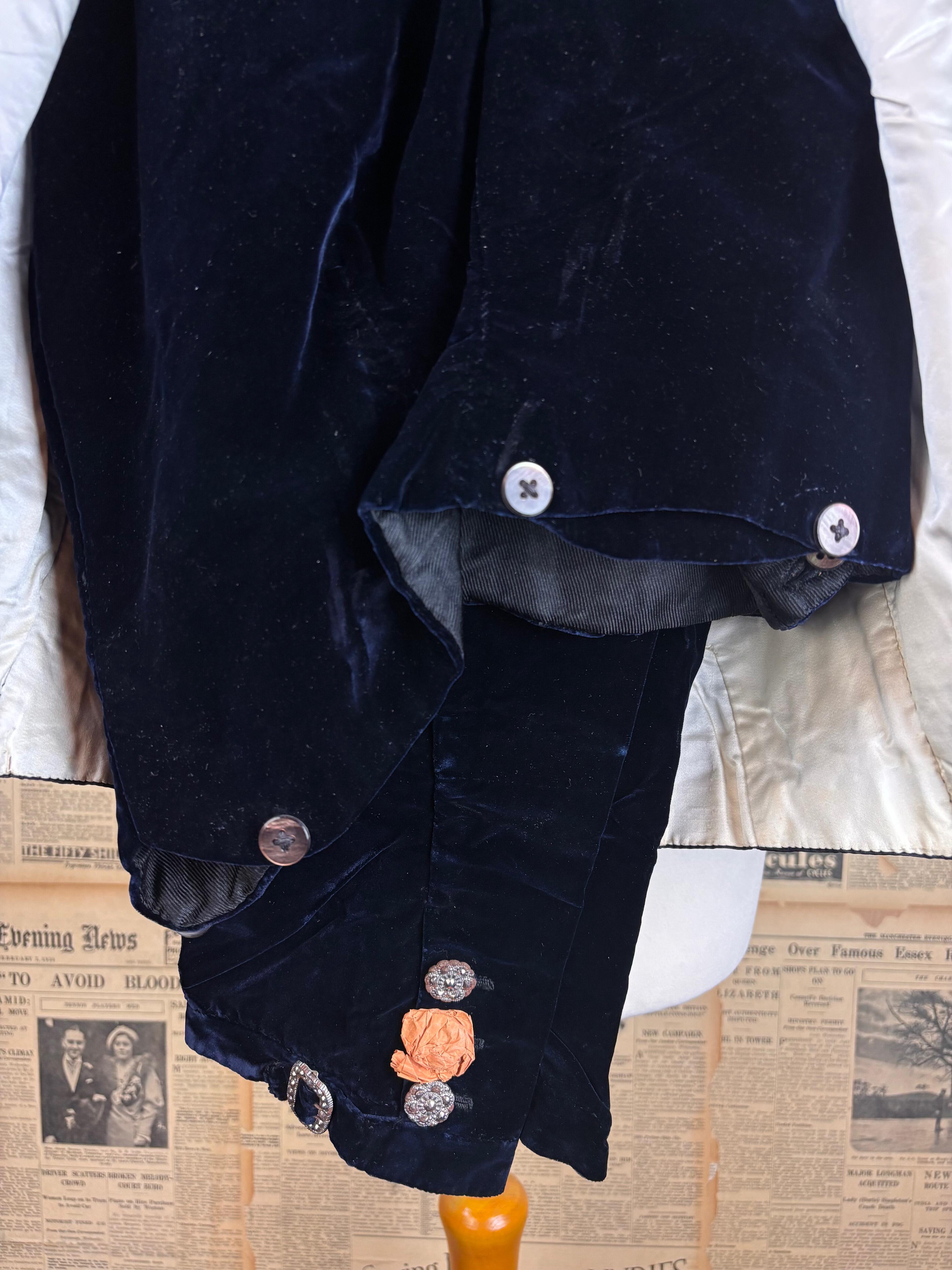 1913 Hill Bros. silk velvet court dress size 34 36 short