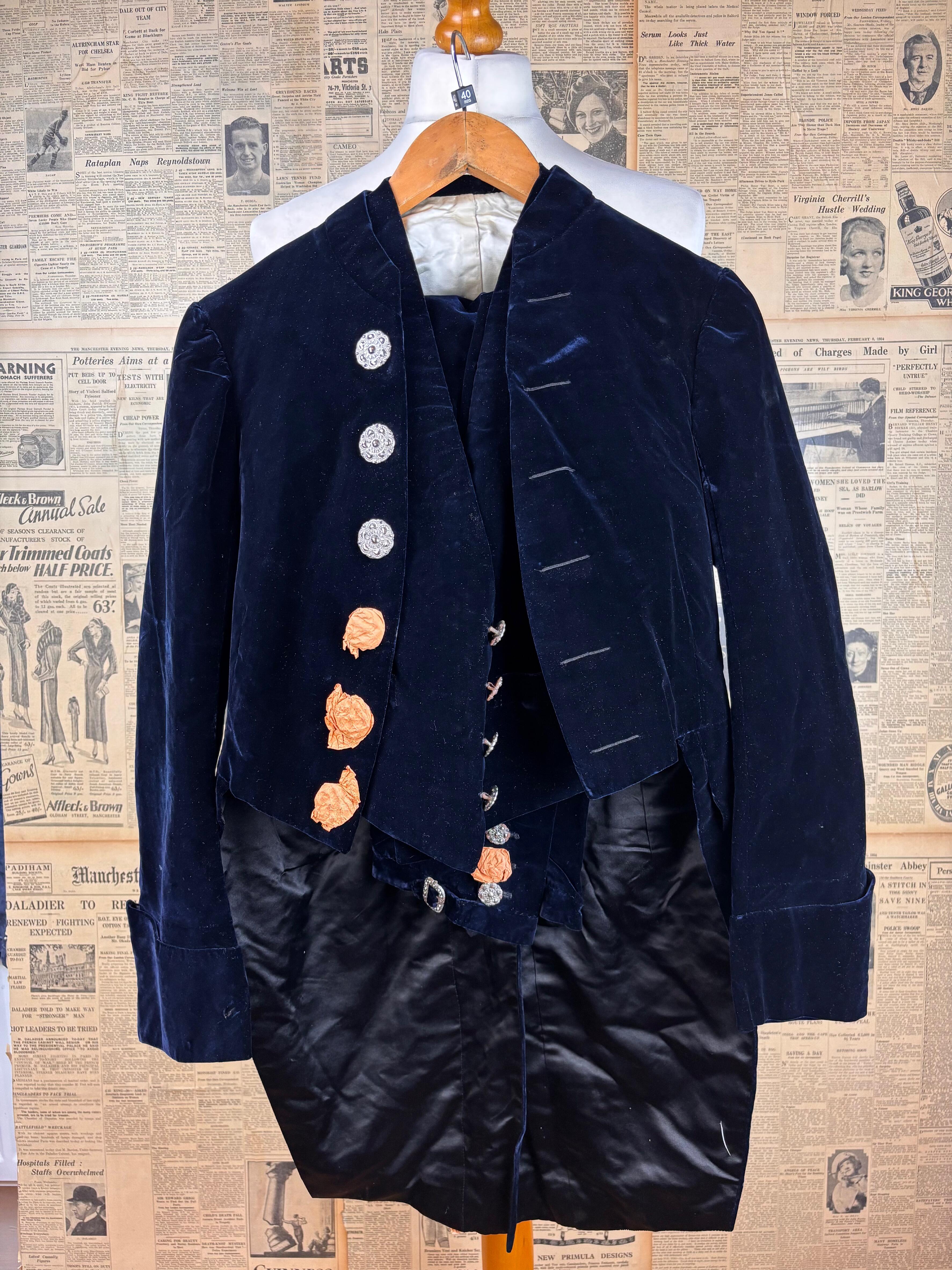 1913 Hill Bros. silk velvet court dress size 34 36 short