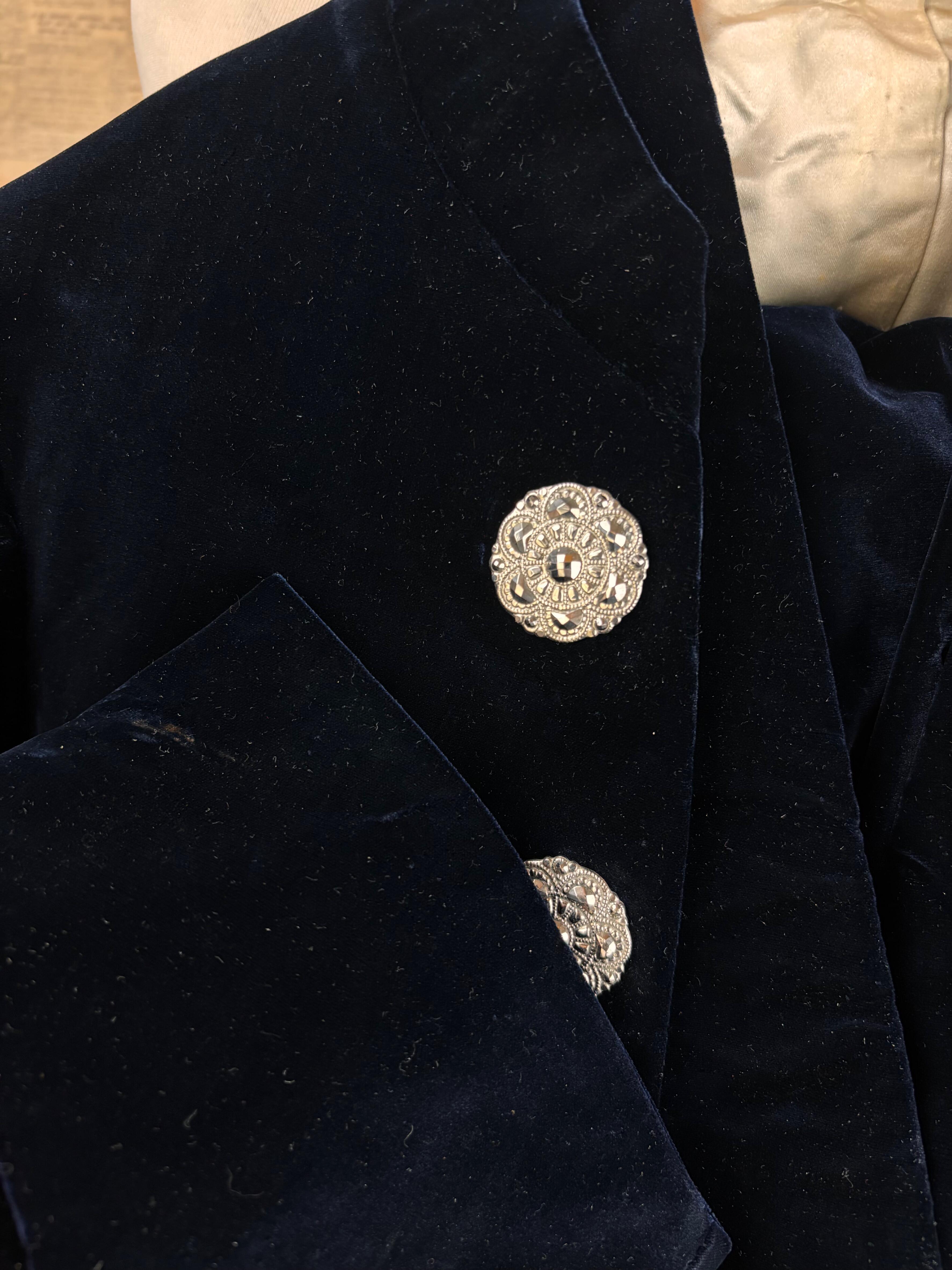 1913 Hill Bros. silk velvet court dress size 34 36 short