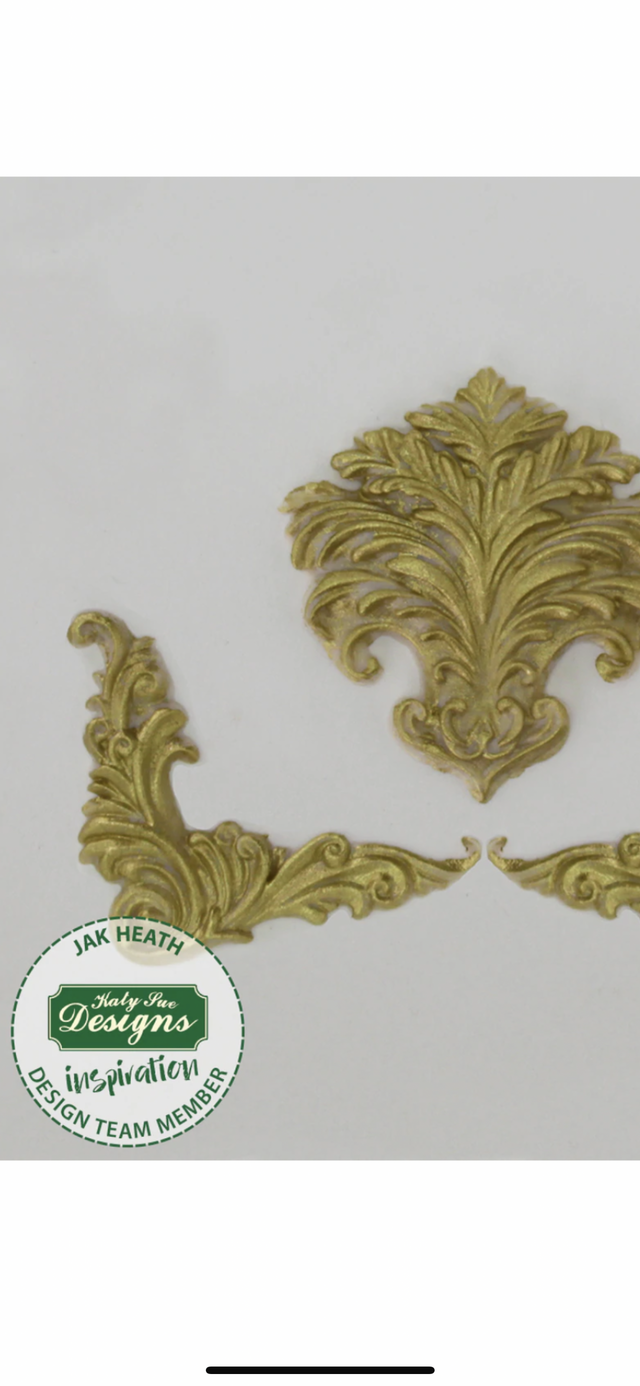 Rococo Corners and Crest