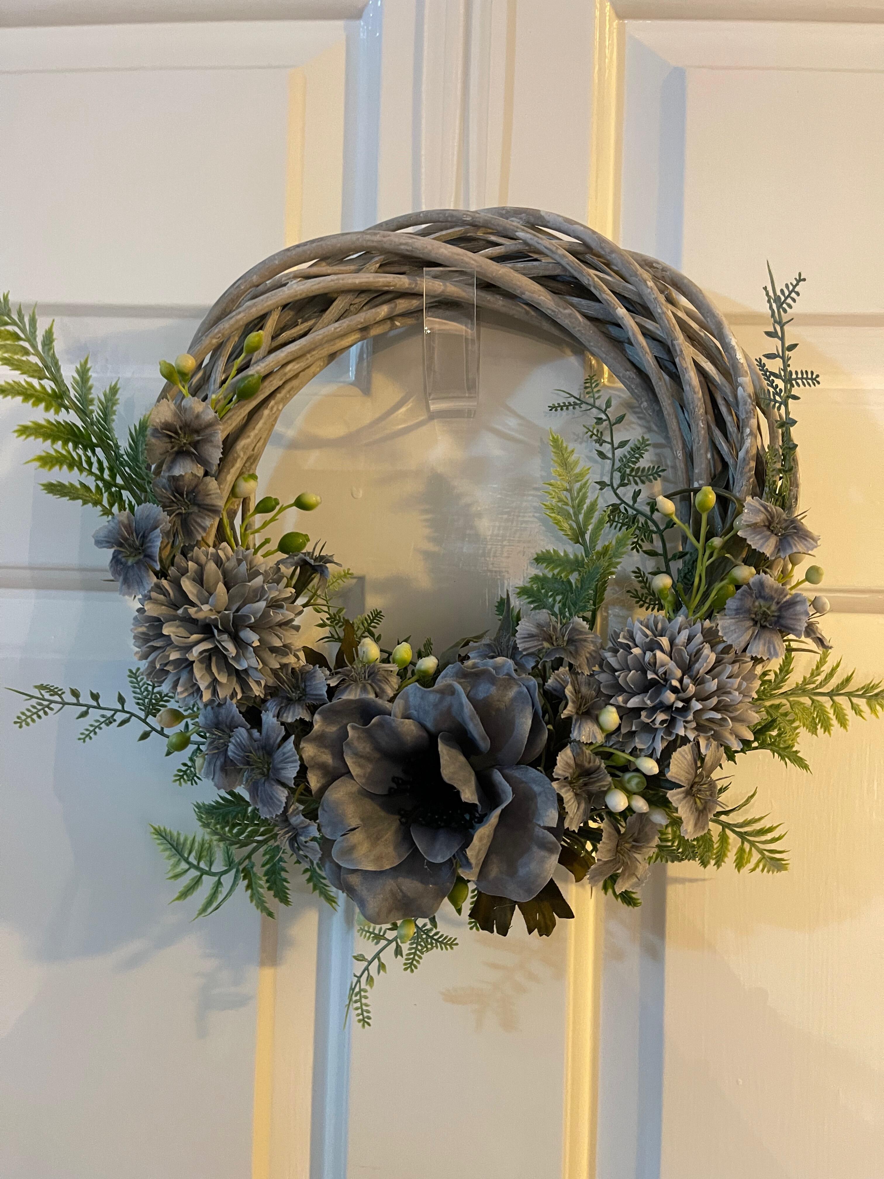 SMALL GREY WILLOW ANEMONE WREATH