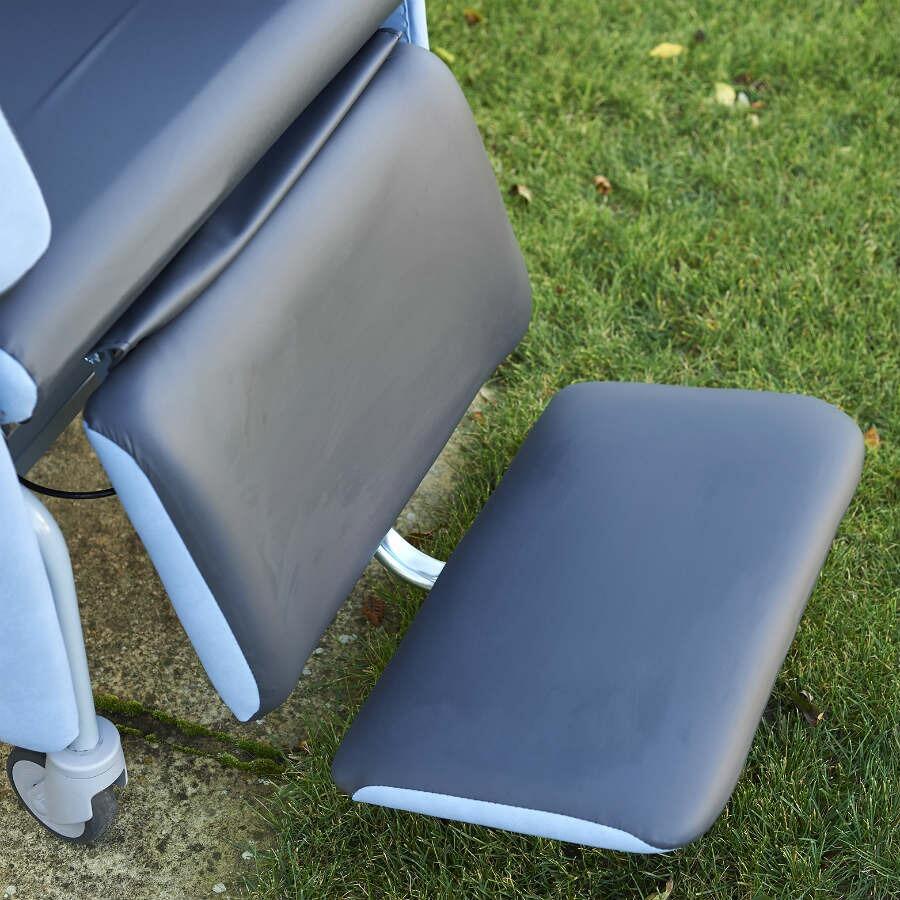 Florien II Chair with Footboard