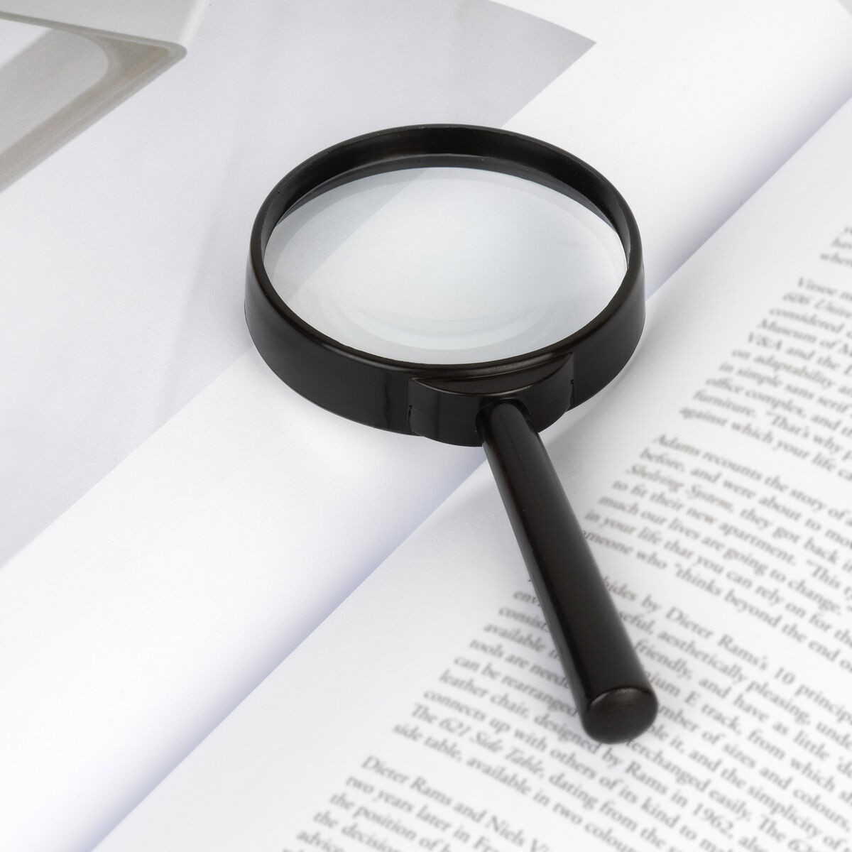 Look closer with this Magnifying glass - Legami