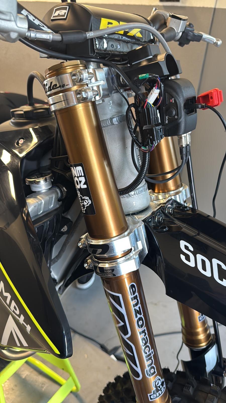 RIDE Engineering TRIUMPH Rubber Mounted Split Triple Clamp Set 20.5mm or 22mm Offset