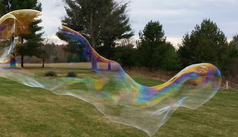 The remarkable Tri-string Giant Bubble Wand