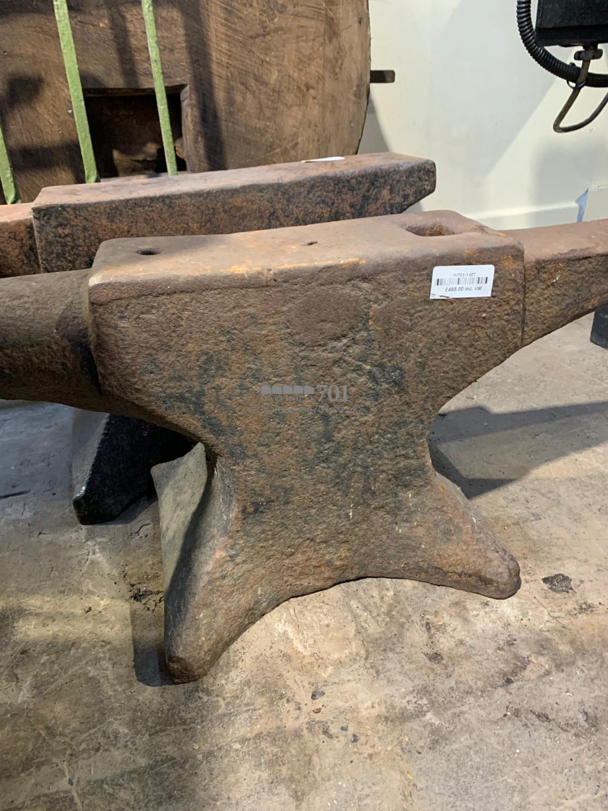 Double headed anvil