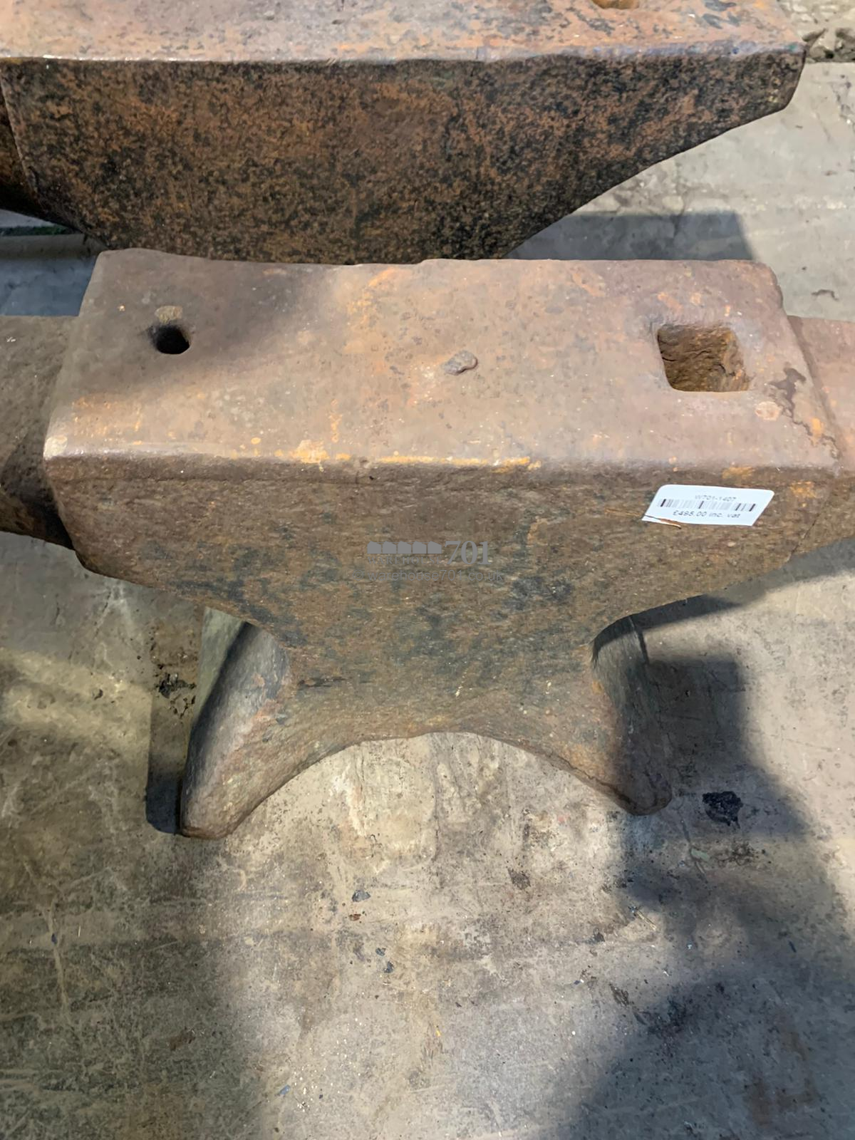 Double headed anvil