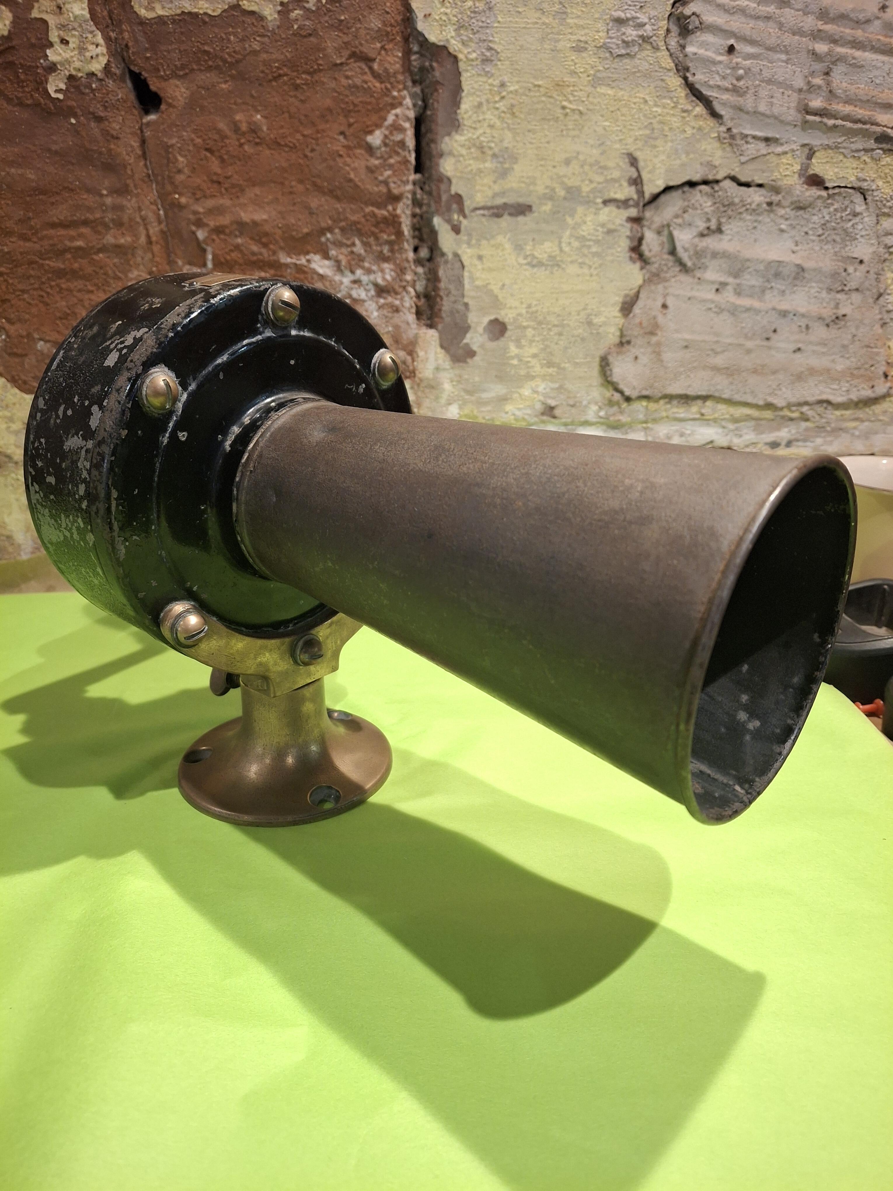 Hand Cranked Klaxon early 20th century working condition