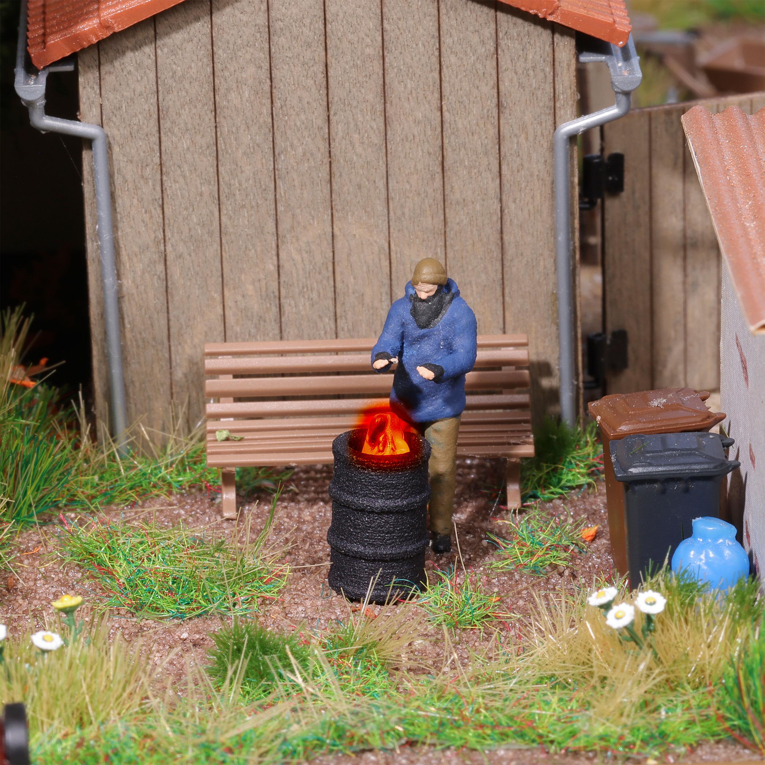 Busch 5434 Fire barrel with figure