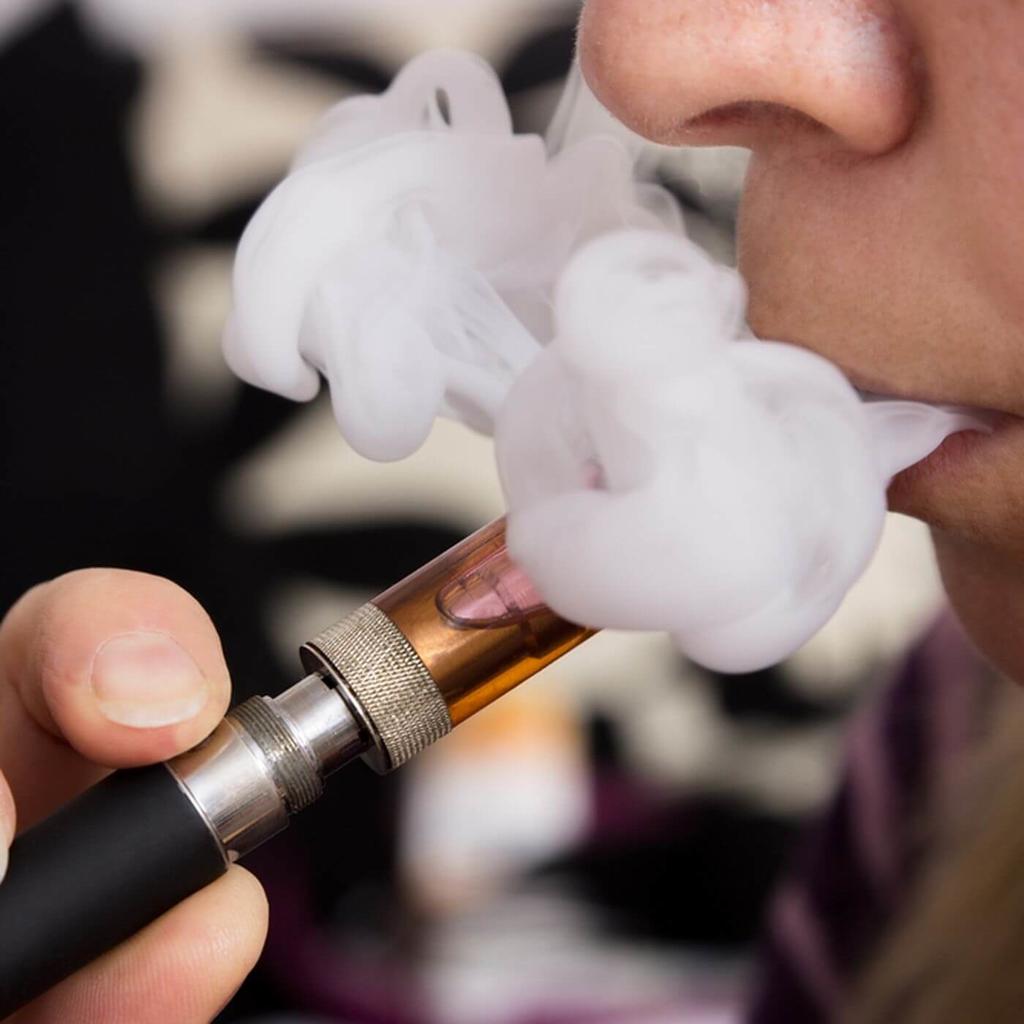 Can you get holes in your lungs from vaping?