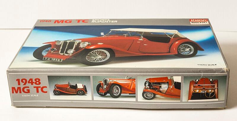 1948 MG TC Sports Roadster - Academy Minicraft kit 1:16 ref 1512.