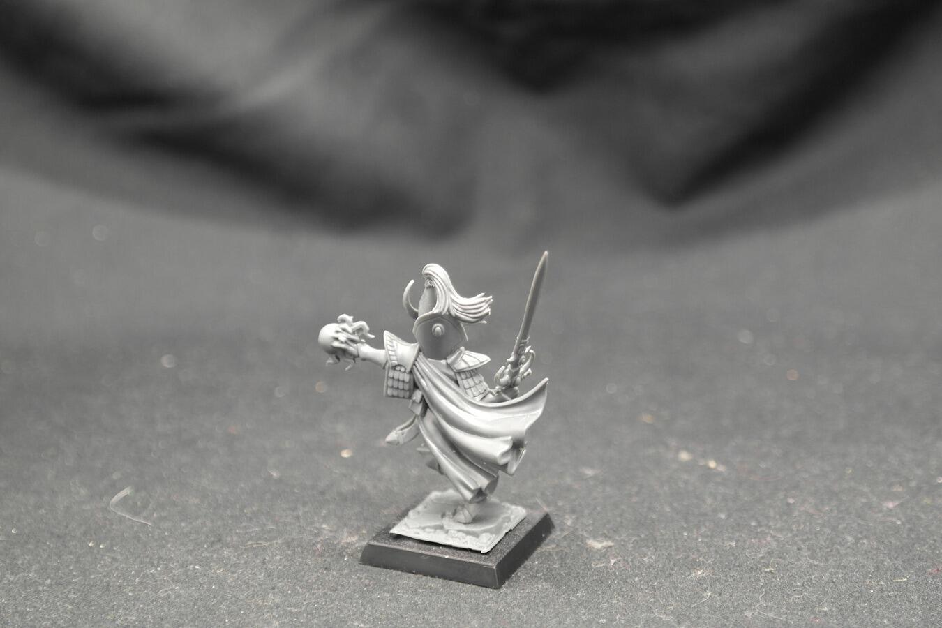Pre-Loved Loremaster – High Elves Hero | Warhammer: The Old World