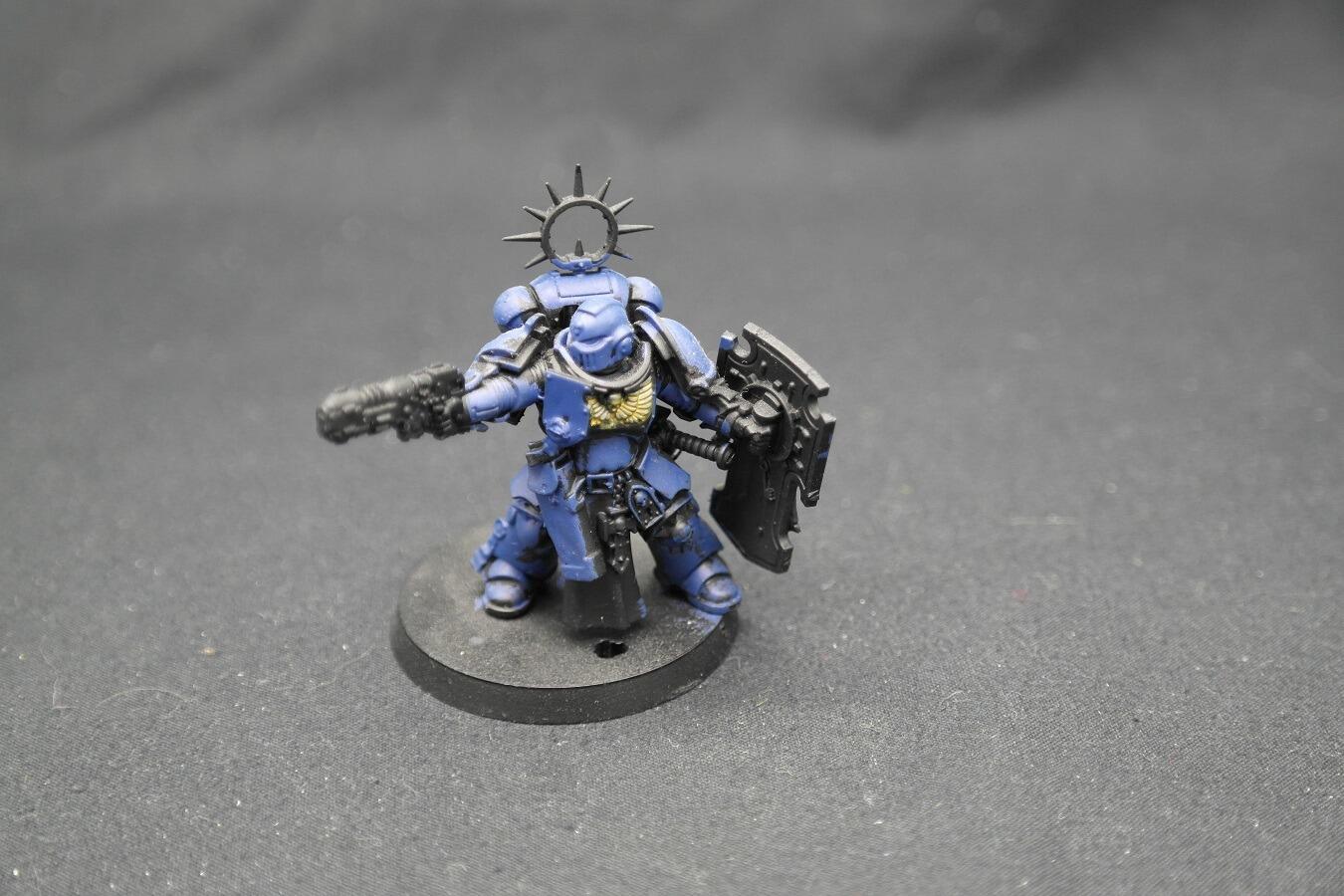 Pre-Loved Primaris Lieutenant with Storm Shield | Warhammer 40k ref 104