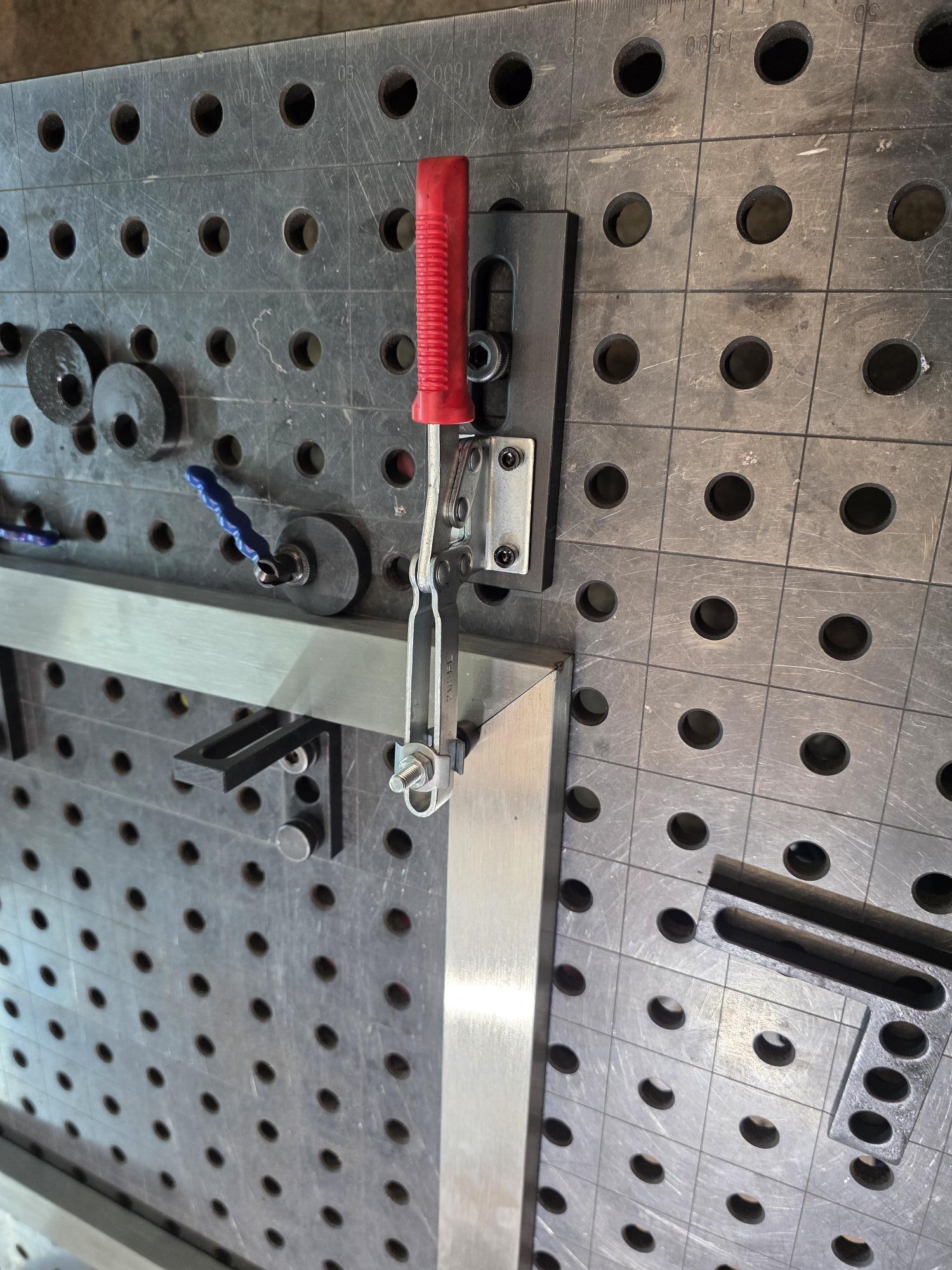 D16 Lever Down Vertical Toggle Clamps for 3D Welding Tables