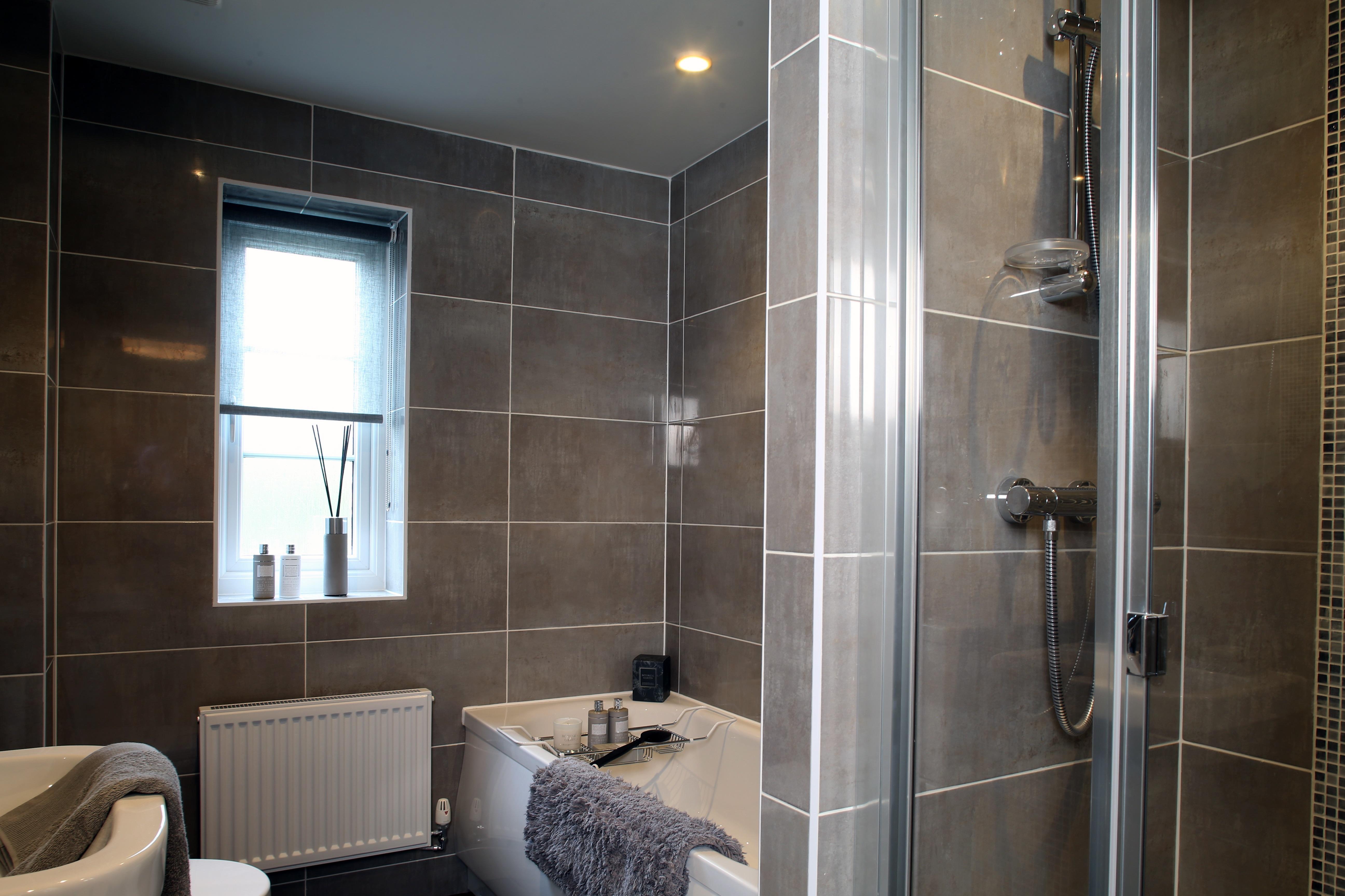 WALL TILES - FEATURE STRIPS AND BORDERS