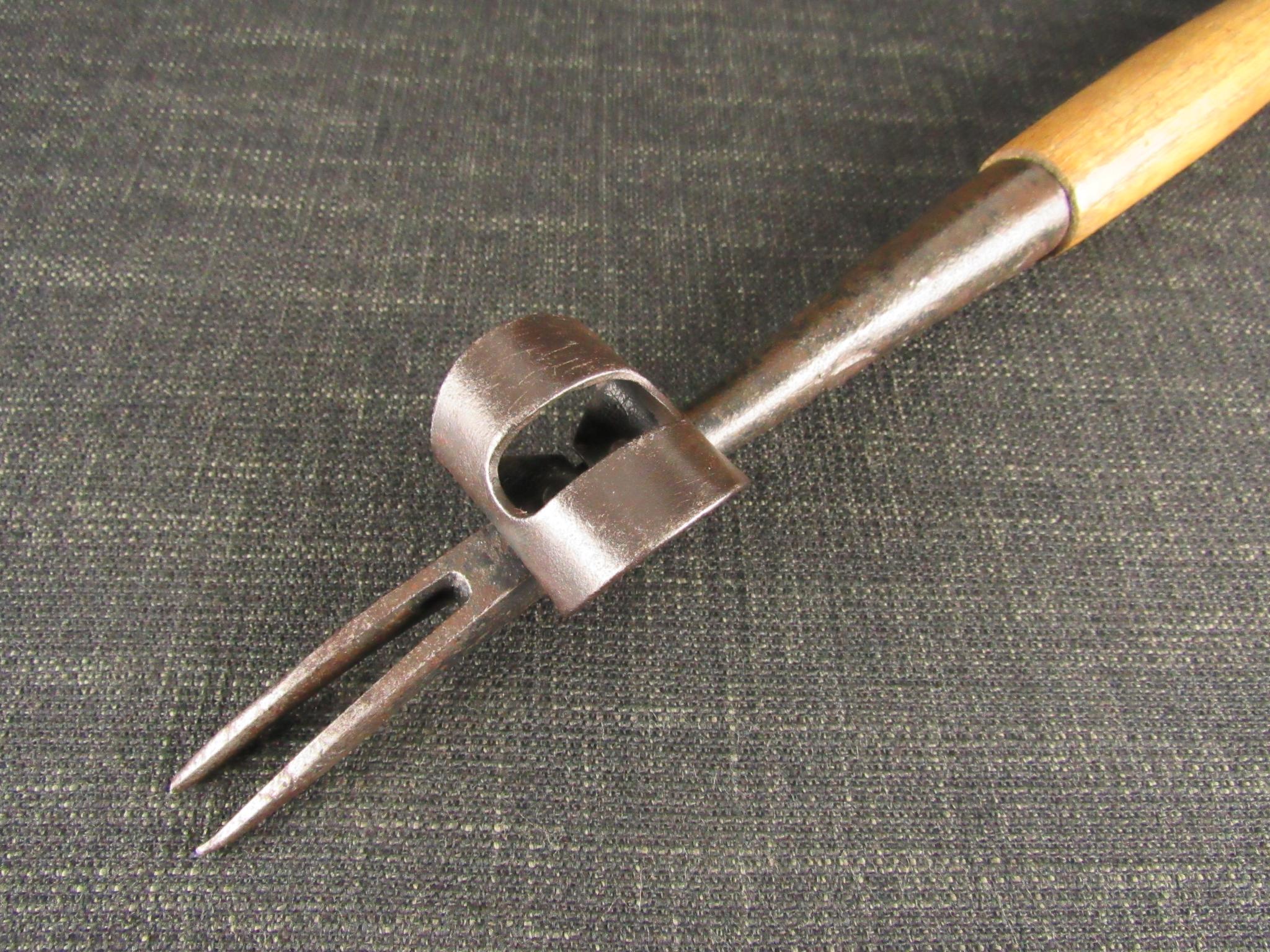 Vintage SKELTON Daisy Grubber *SOLD*