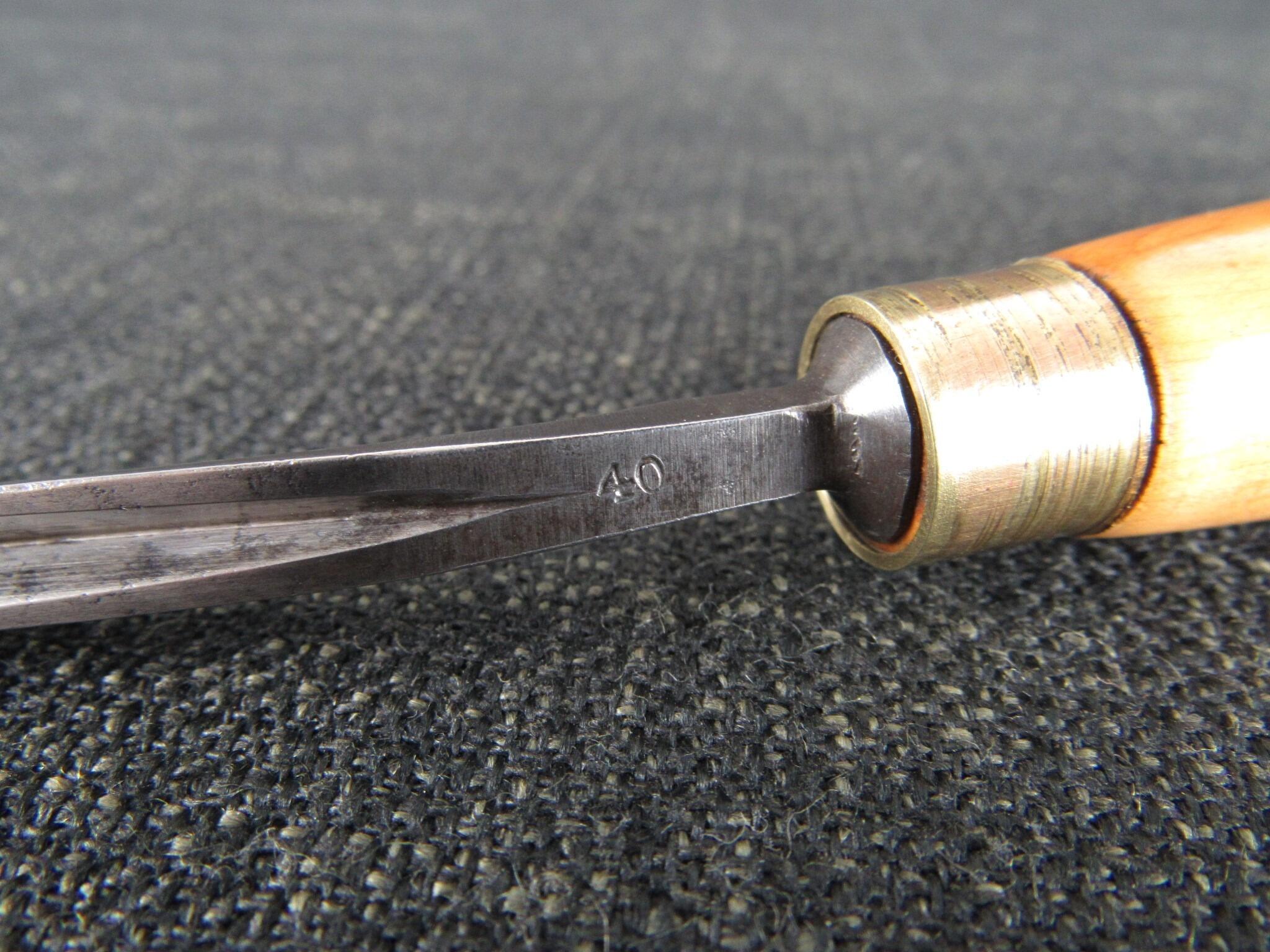 SJ ADDIS No 40 Curved V Carving Tool - 1/4 inch