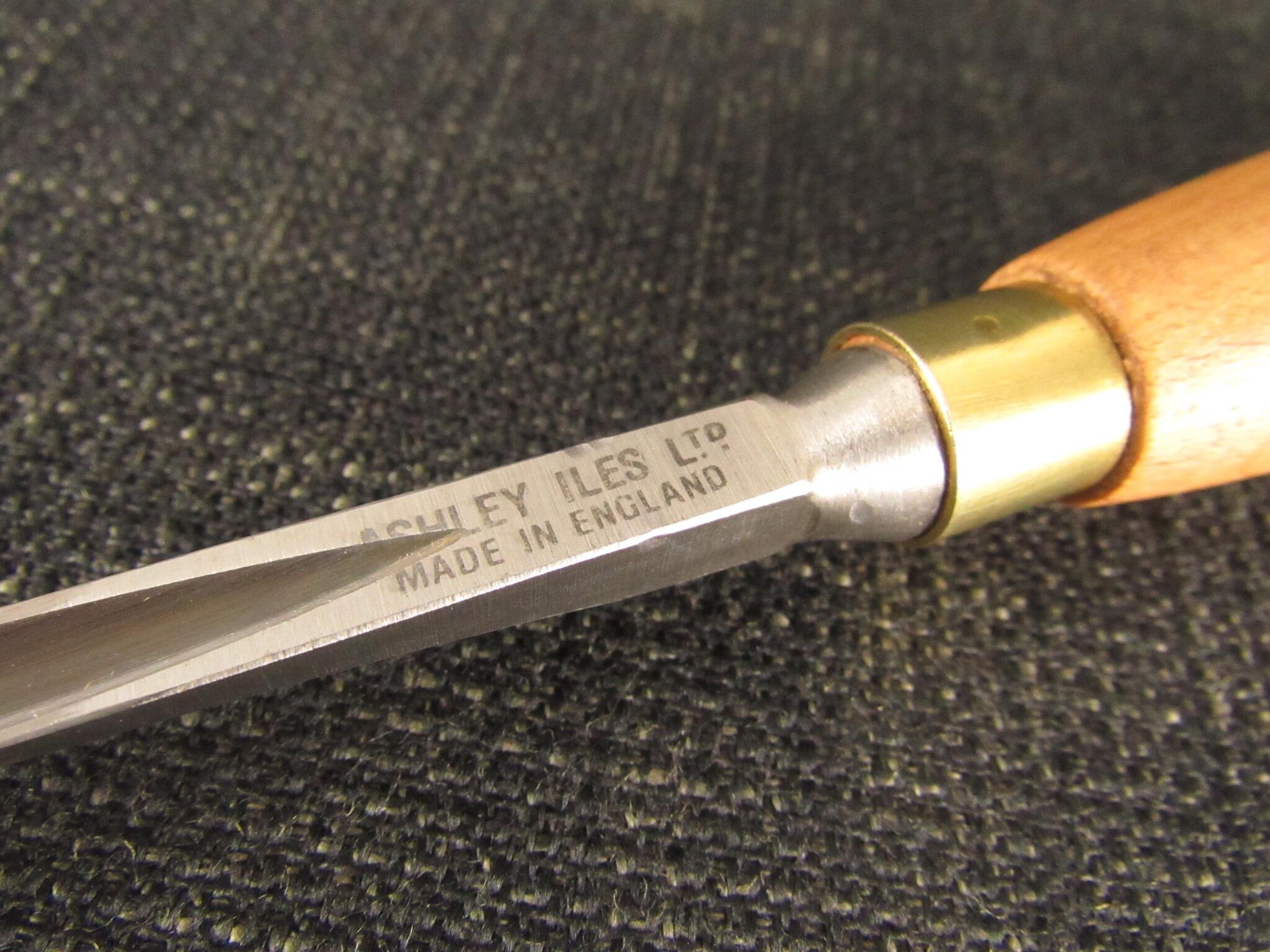 ASHLEY ILES No 39 V Tool - 1/4 inch *SOLD*