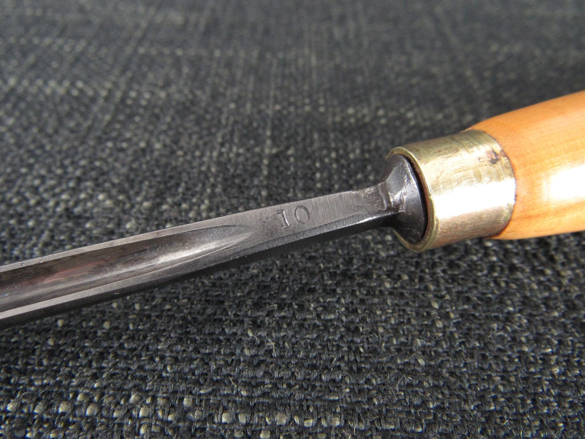 SJ ADDIS London 3/16 inch No 10 Deep Carving Gouge - 5mm