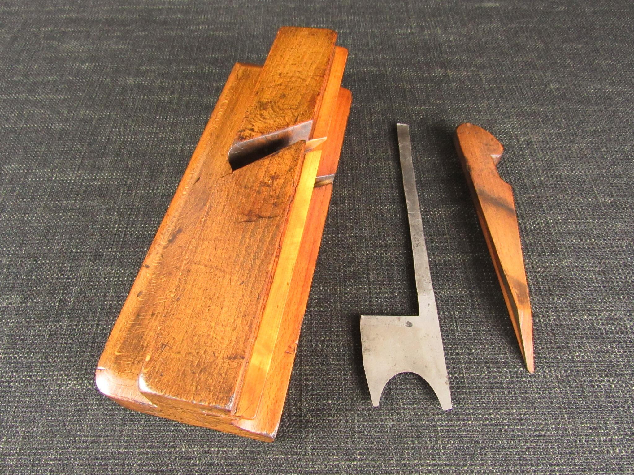 HUGE G DAVIS 1 1/4 inch Side Bead Moulding Plane *SOLD*