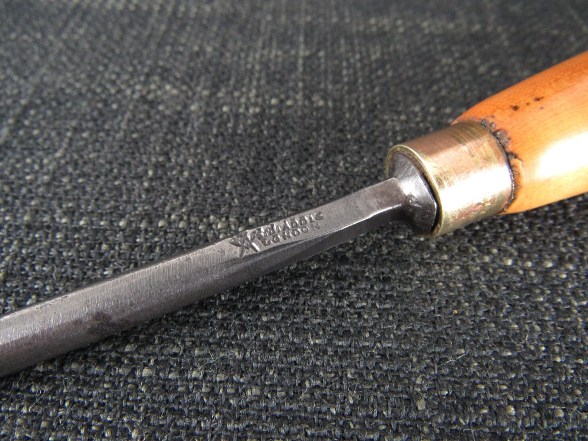 SJ ADDIS London 3/16 inch No 10 Deep Carving Gouge - 5mm