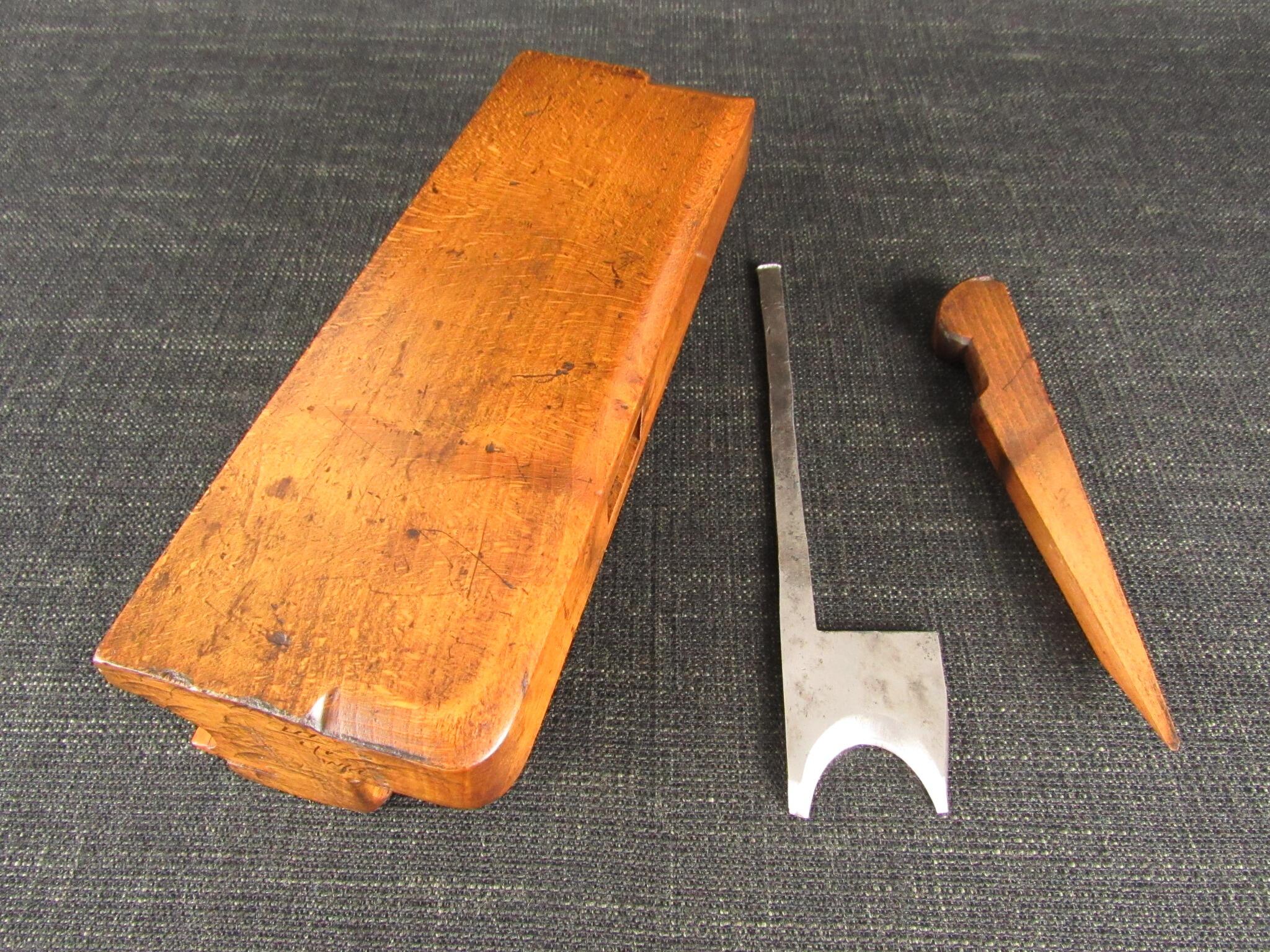 HUGE G DAVIS 1 1/4 inch Side Bead Moulding Plane *SOLD*
