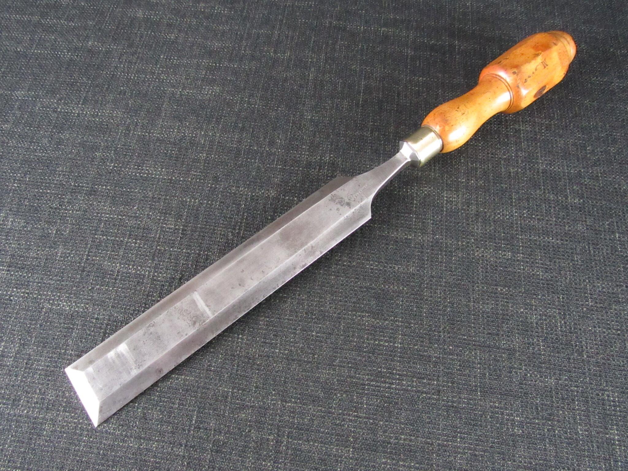 HENRY TAYLOR 1 1/2 inch Bevel Edge Paring Chisel