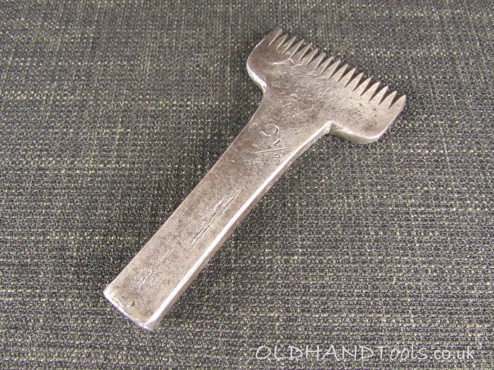 Large Pinking Iron Punch - 2 1/2 inch *SOLD*