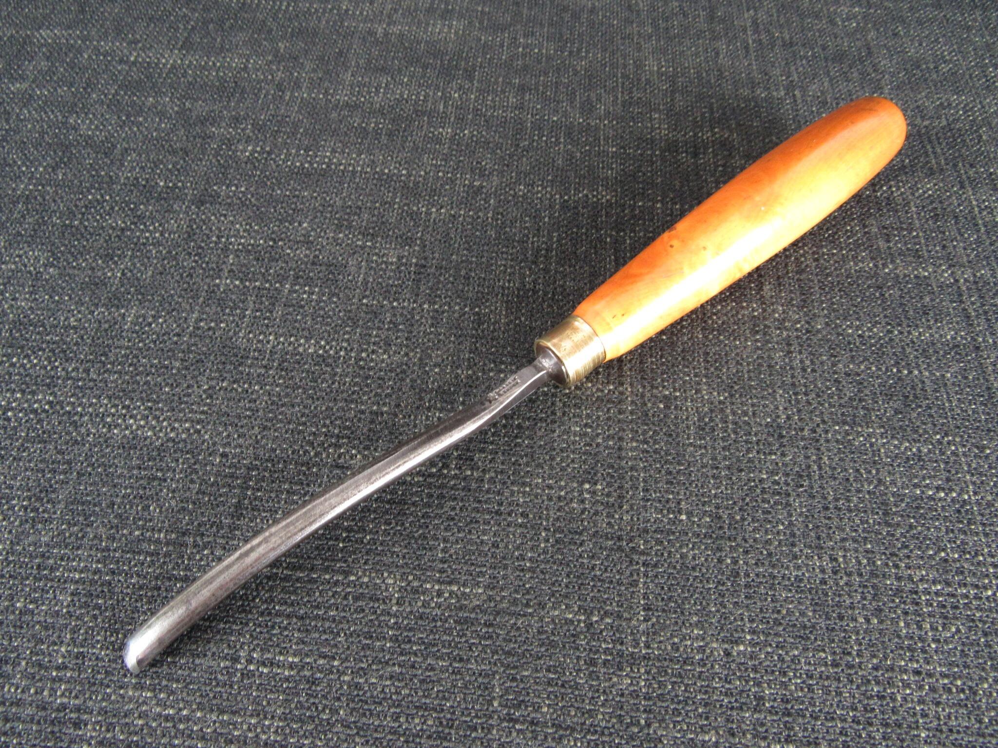 SJ ADDIS London No 16 Curved Carving Gouge - 7mm