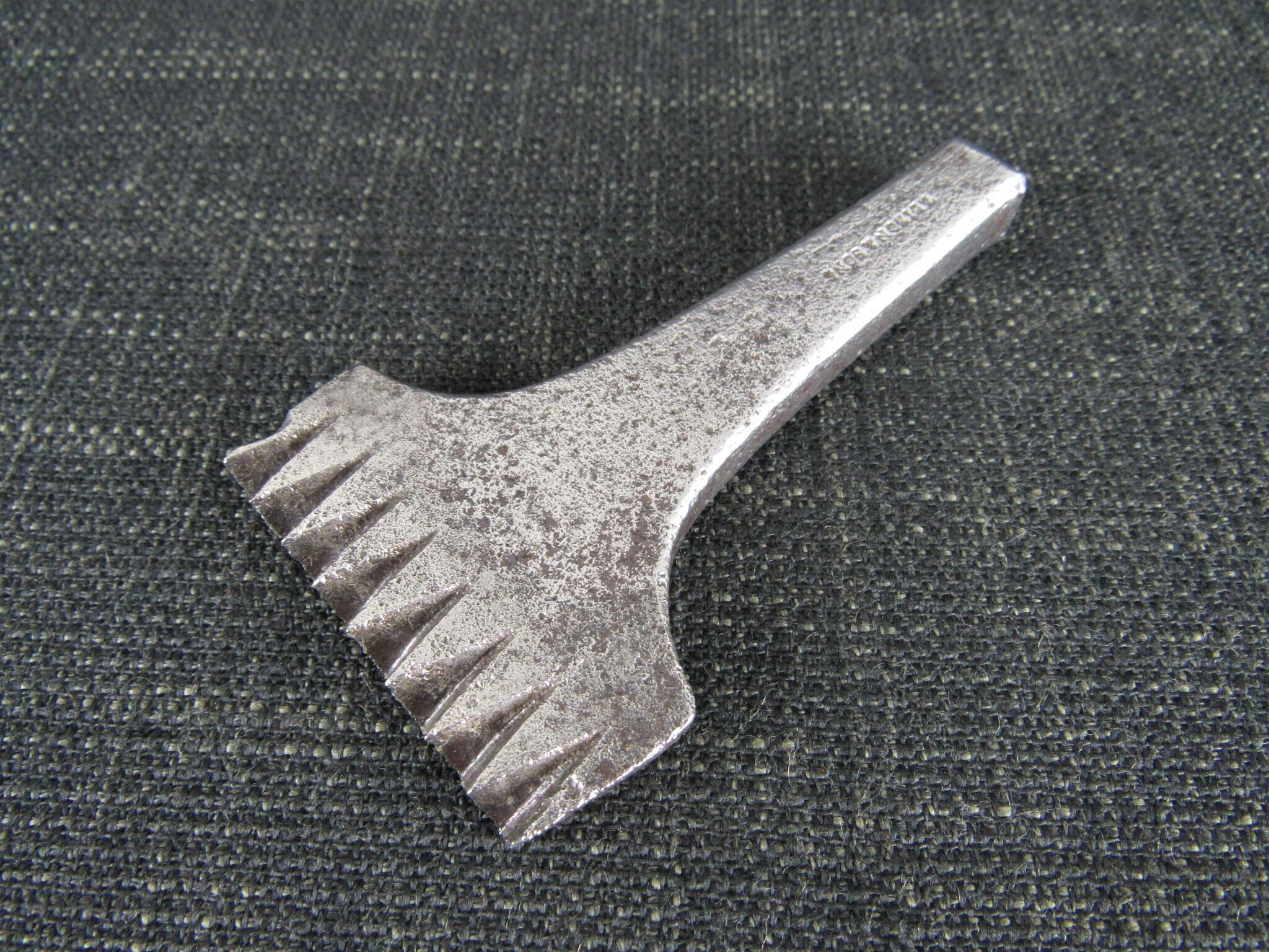 DIXON Pinking Iron Punch - 2 inch