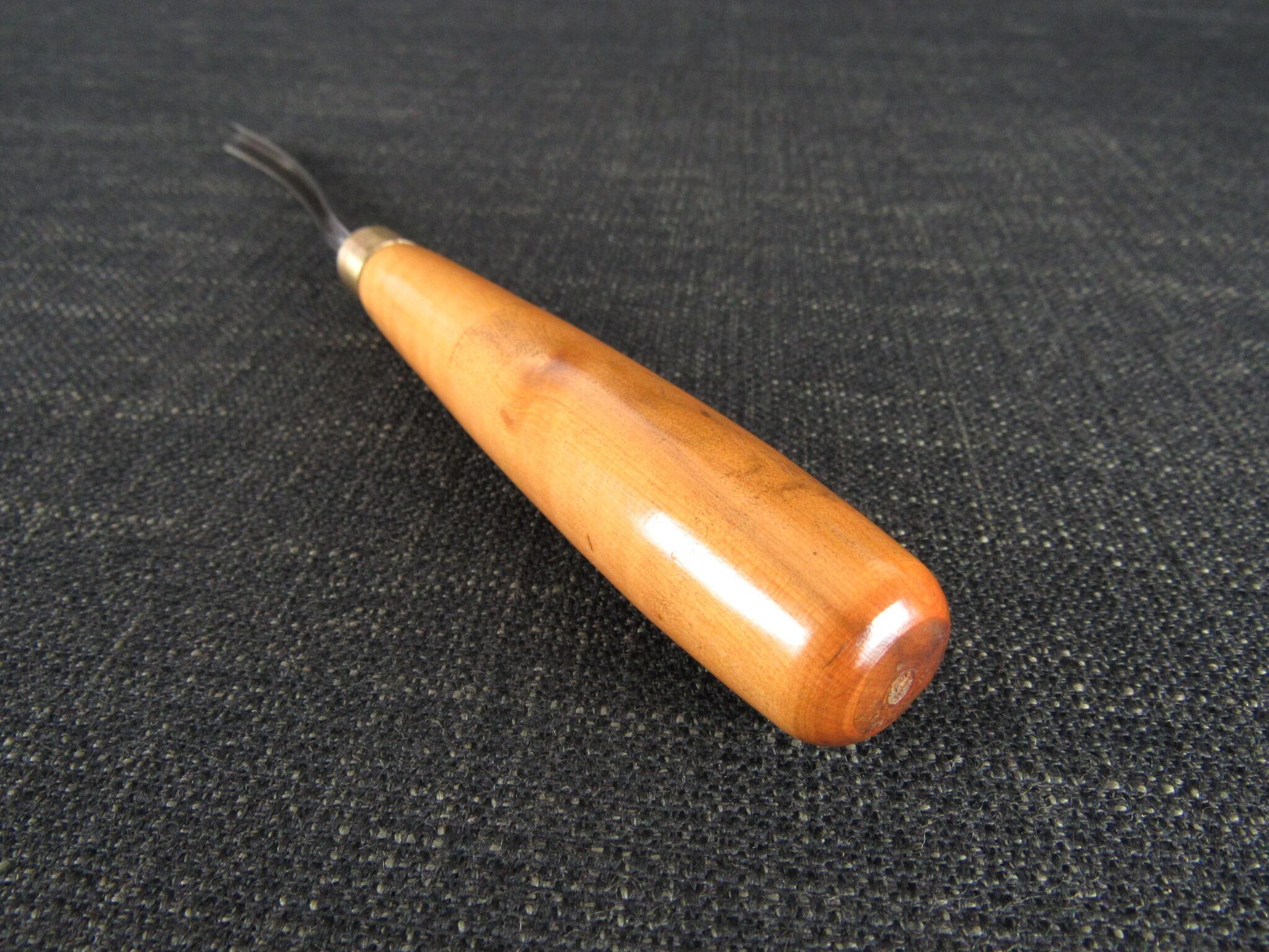 SJ ADDIS No 40 Curved V Carving Tool - 1/4 inch