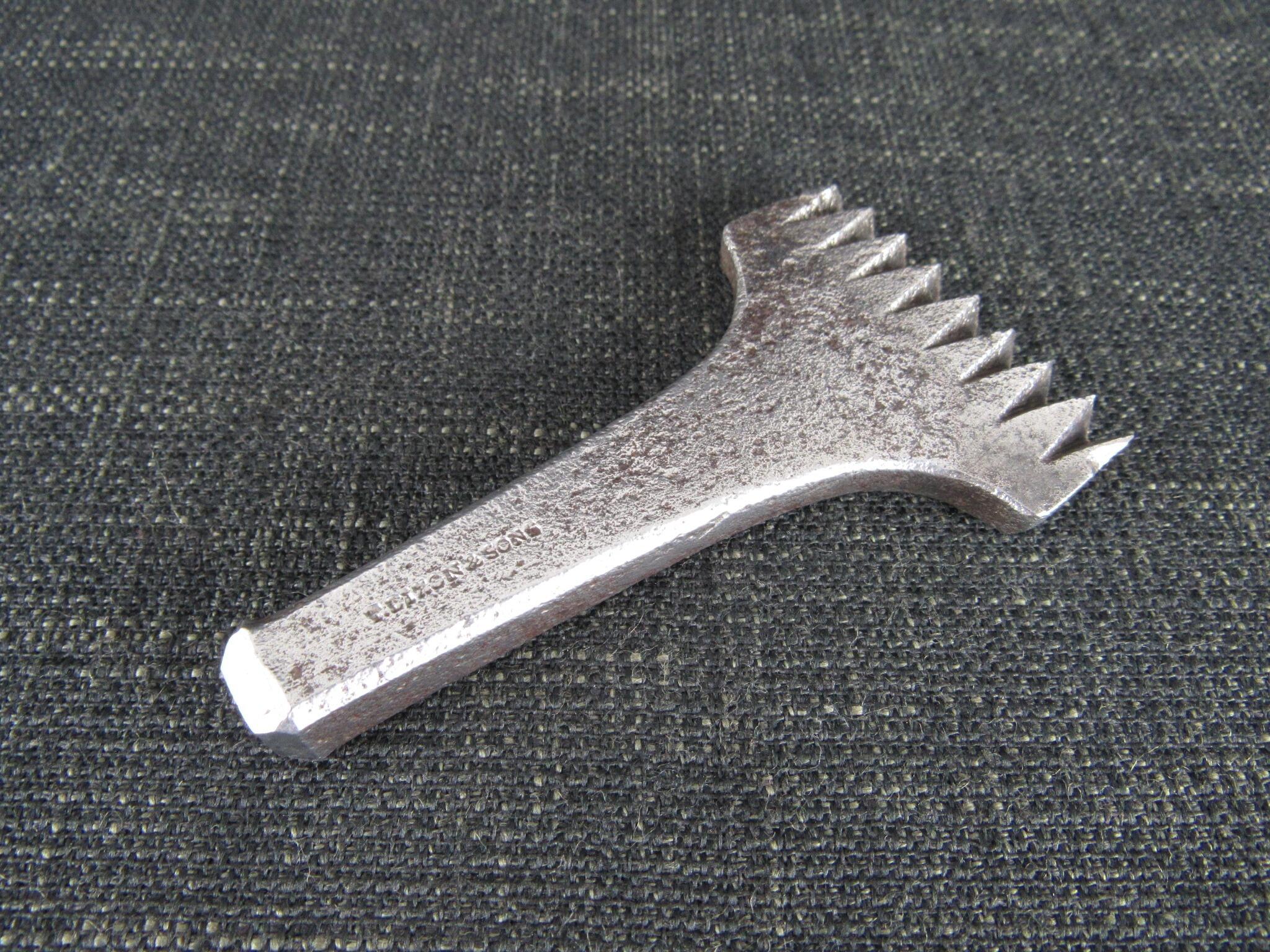 DIXON Pinking Iron Punch - 2 inch