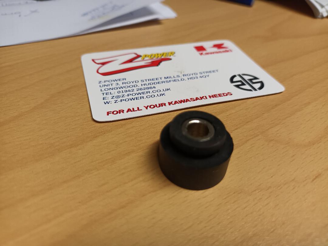 Damper rubber: BATTERY BOX Z1-900