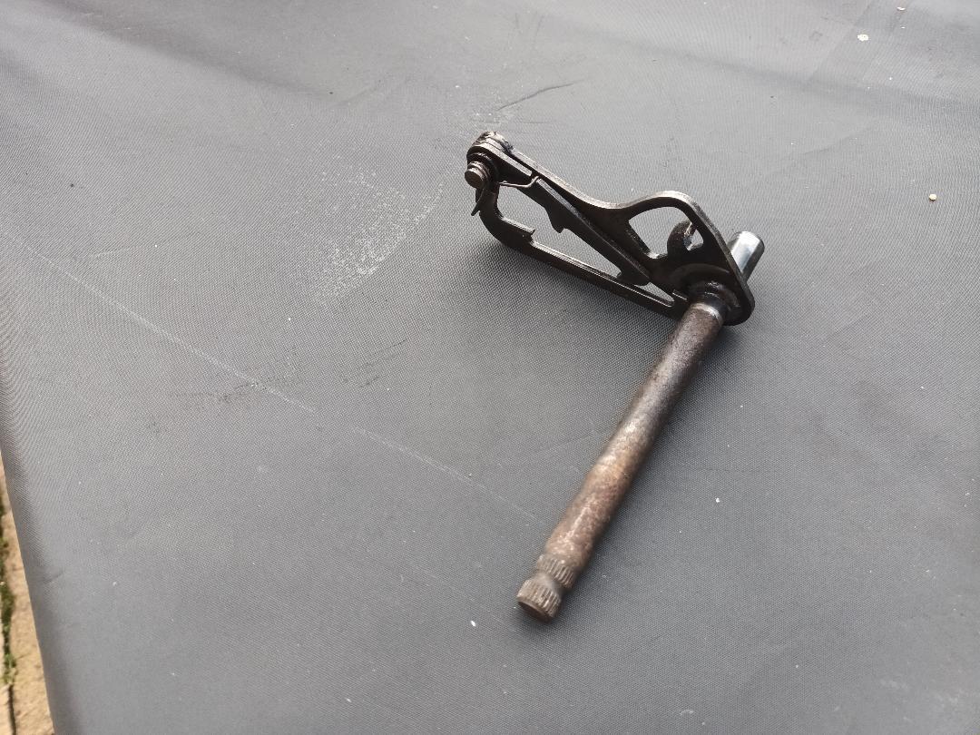 GEAR CHANGE SHAFT : 900/1000 MODELS USED