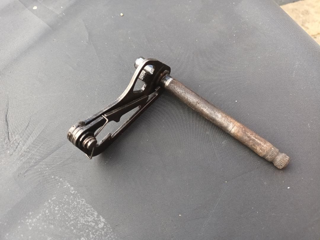 GEAR CHANGE SHAFT : 900/1000 MODELS USED