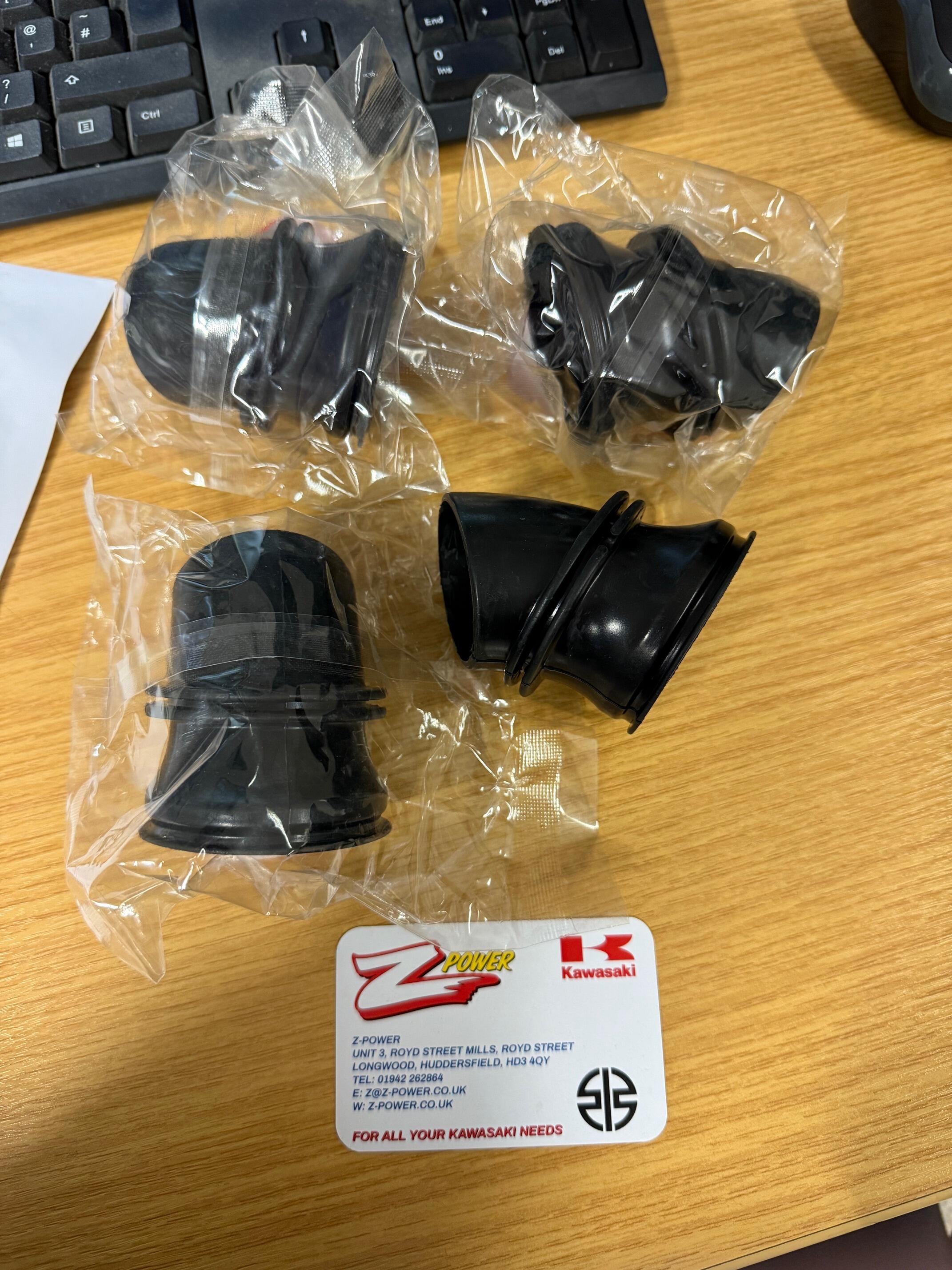 CARB TO AIRBOX RUBBERS - GPZ550