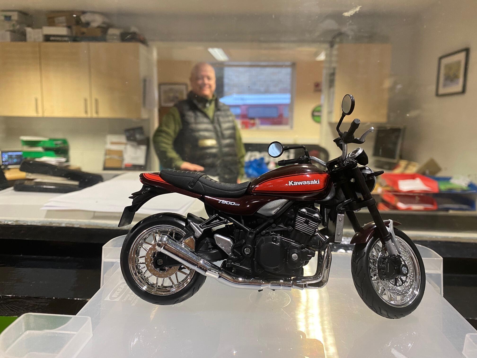 MAISTO MODEL: Z900RS 1:12 SCALE