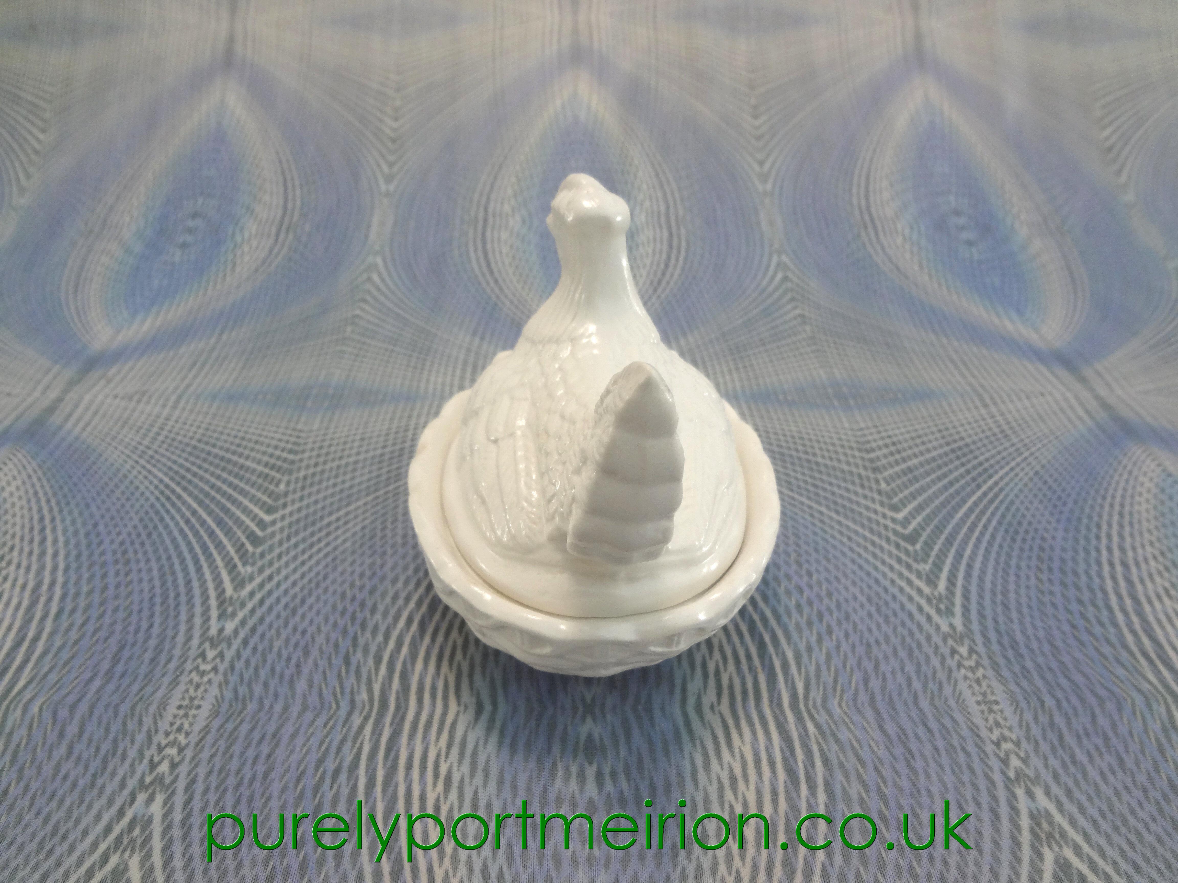 Portmeirion Pottery White Chicken Size 5 Egg Store, H38