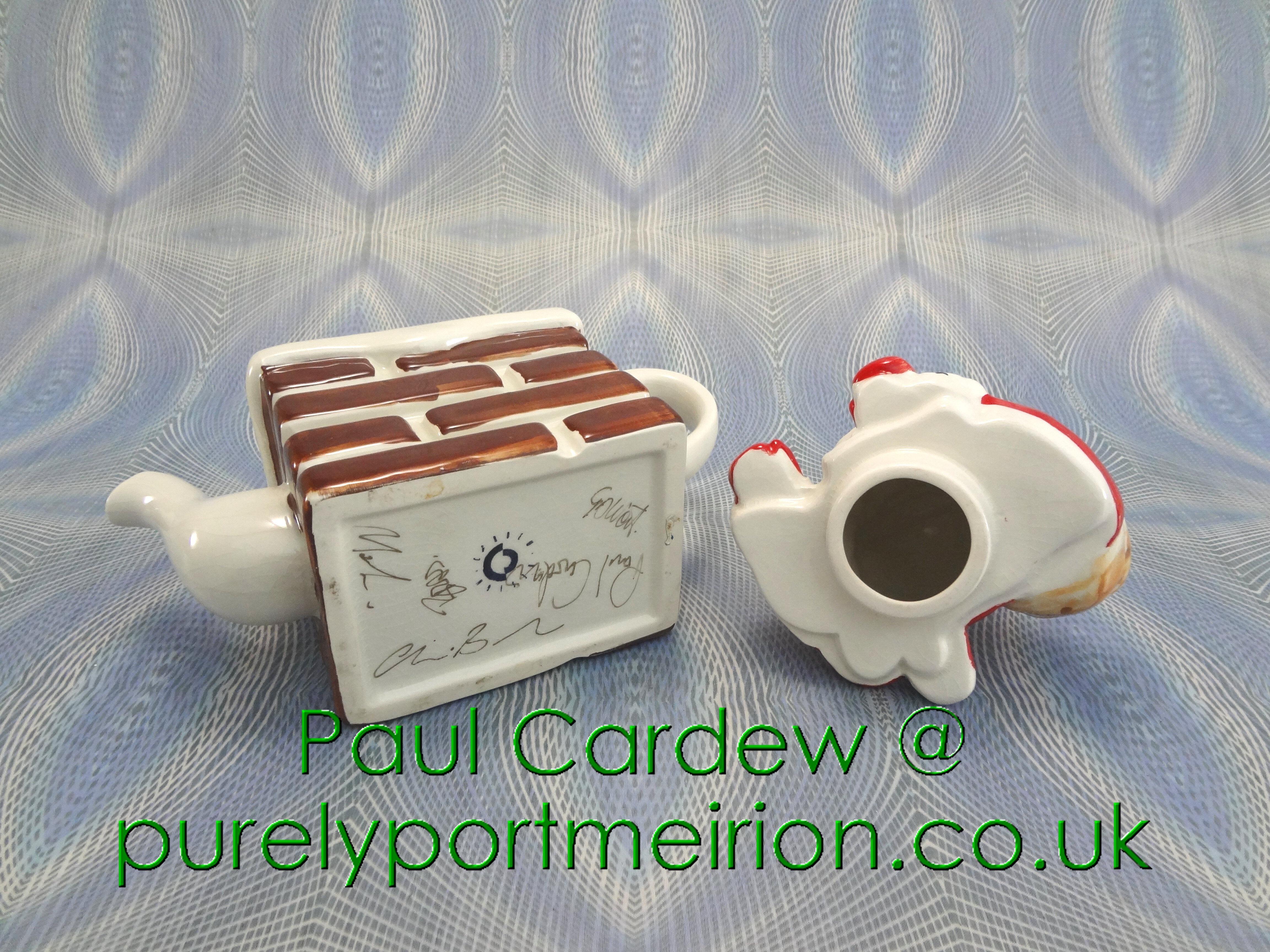 Paul Cardew Design Santa On The Chimney Teapot, TP313