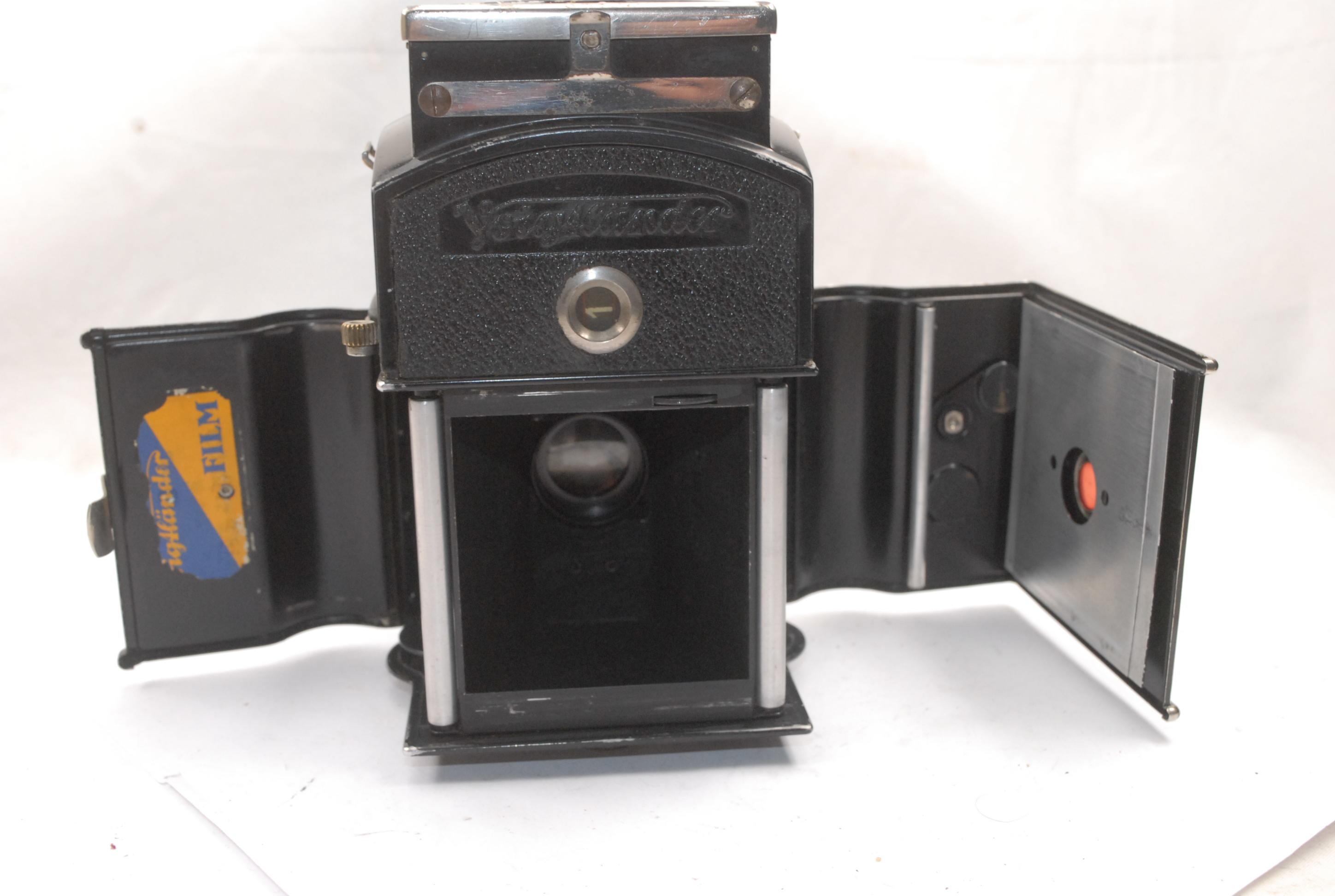 Voigtlander Superb TLR, skopar lens in Compur Shutter.