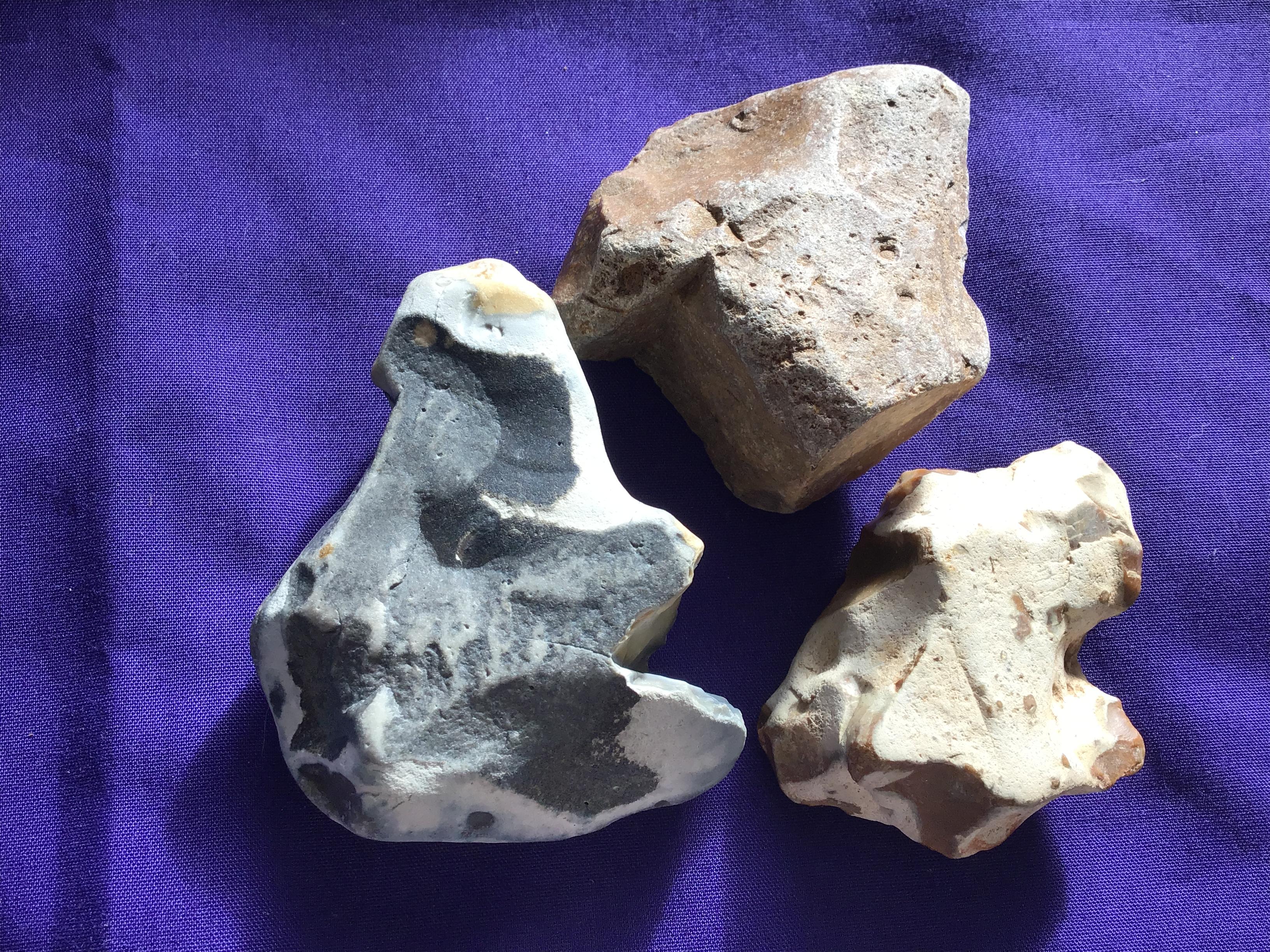 S1592 Set of three large Flints for grounding and protecting a space