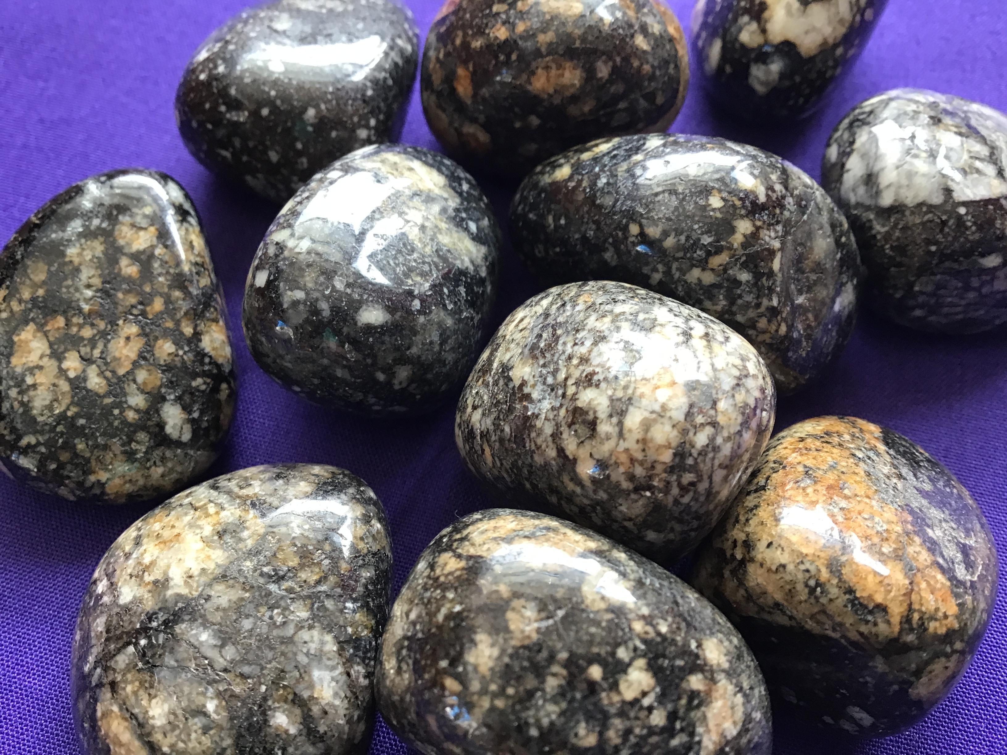 Impactite, synchronicities and how crystals reveal themselves at the ...